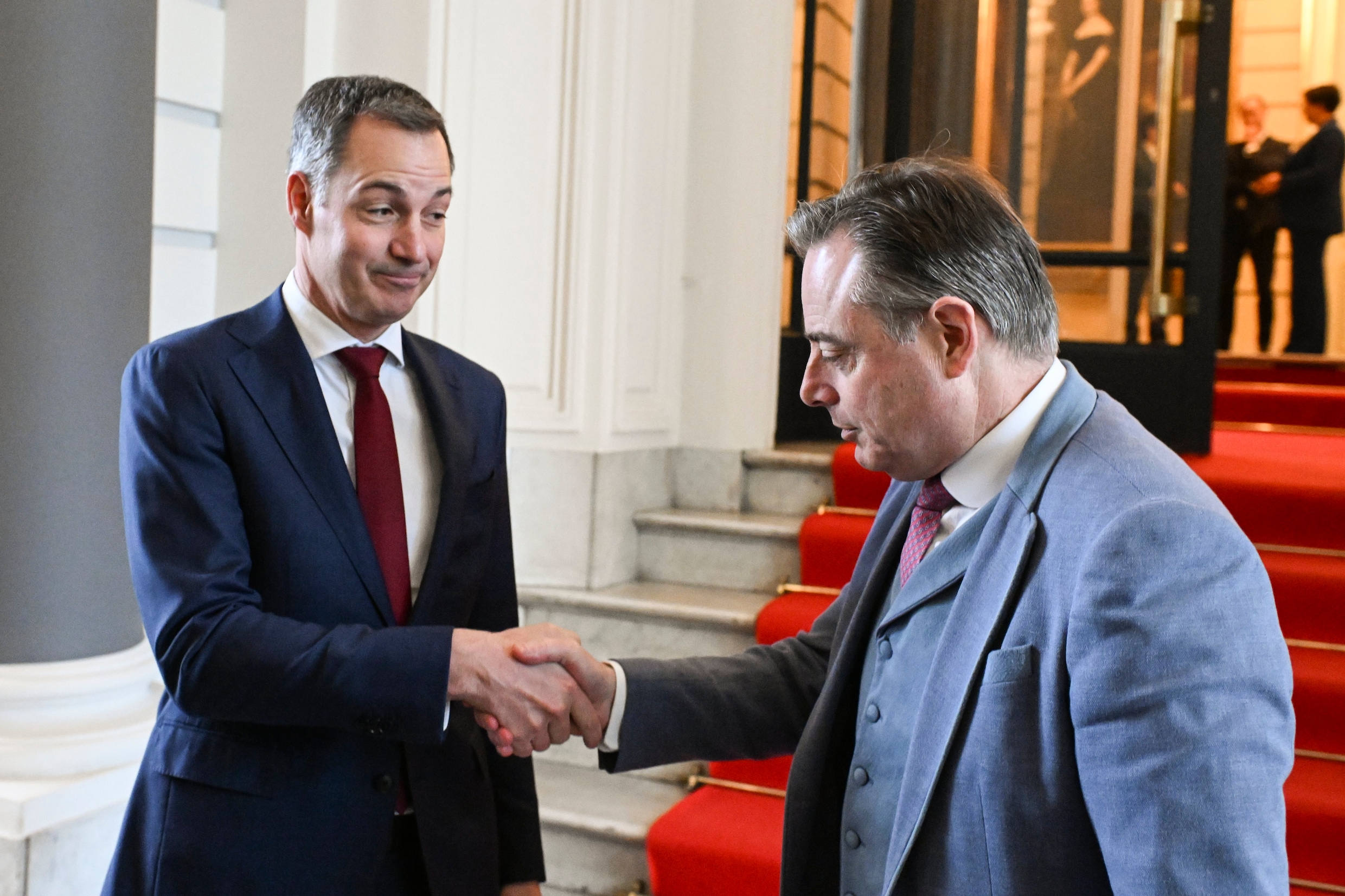 Vincent Van Peteghem (cd&v): ‘Het kan niet dat de ene beroepsgroep op 56 jaar mag stoppen en de ...