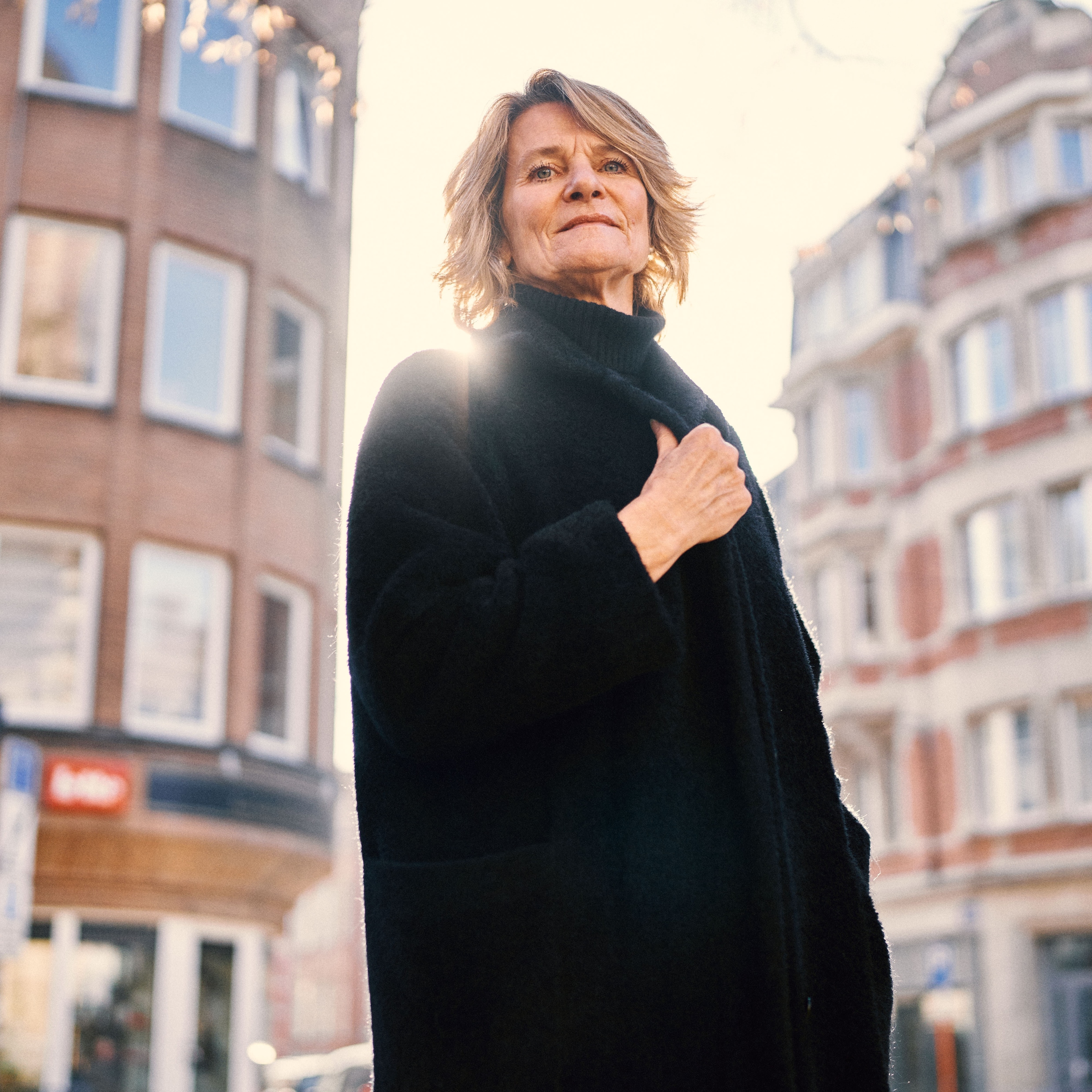 Europa-kenner Caroline de Gruyter: ‘Trump gebruikt de NAVO om ons zaken ...