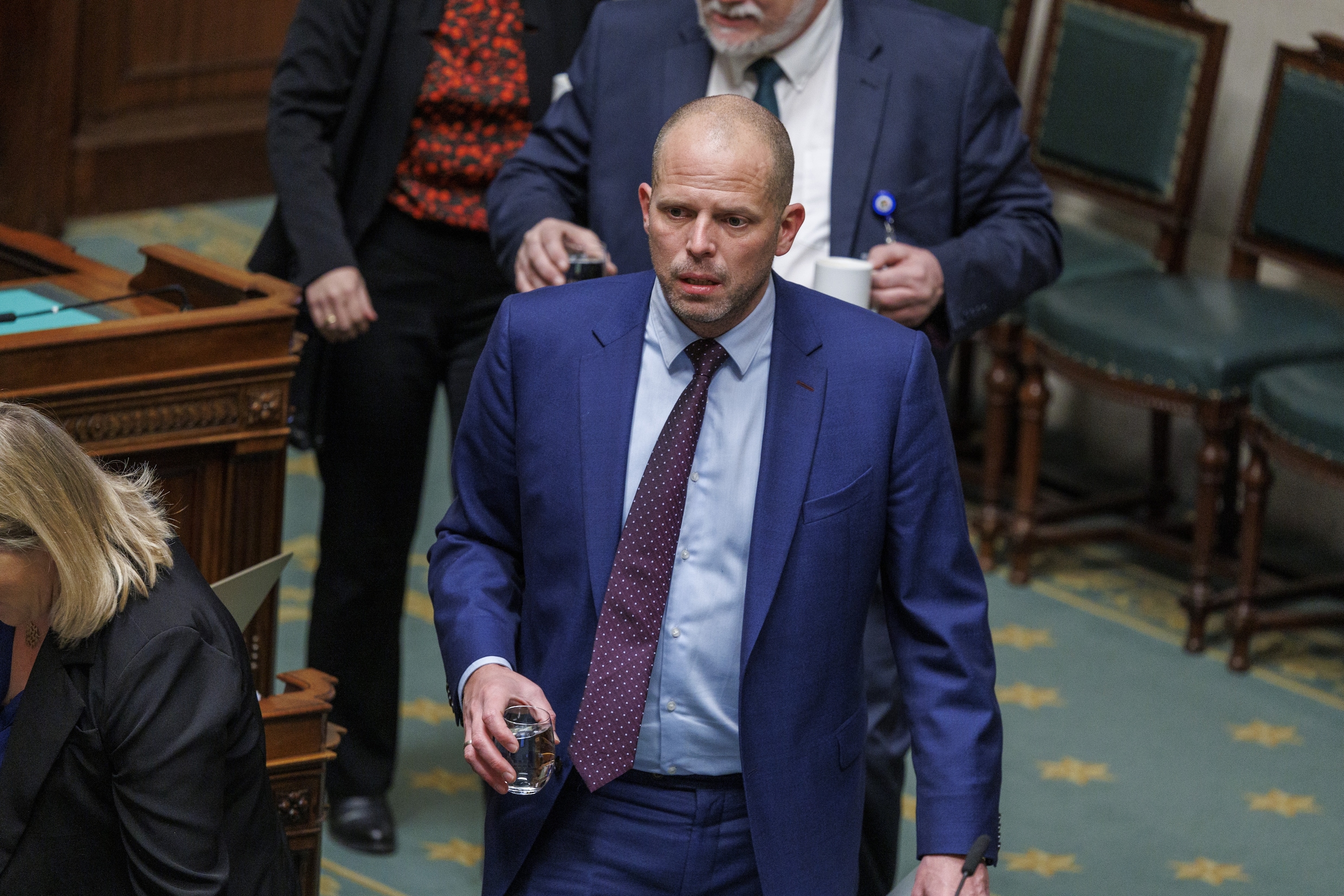 En plots is Theo Francken bevoegd voor een agentschap dat zijn partij ...