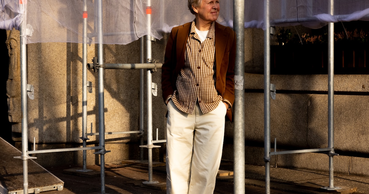 ‘Bij de crèche zijn er al kinderen die denken dat ik haar opa ben. Of haar oma, want ik zie er ...