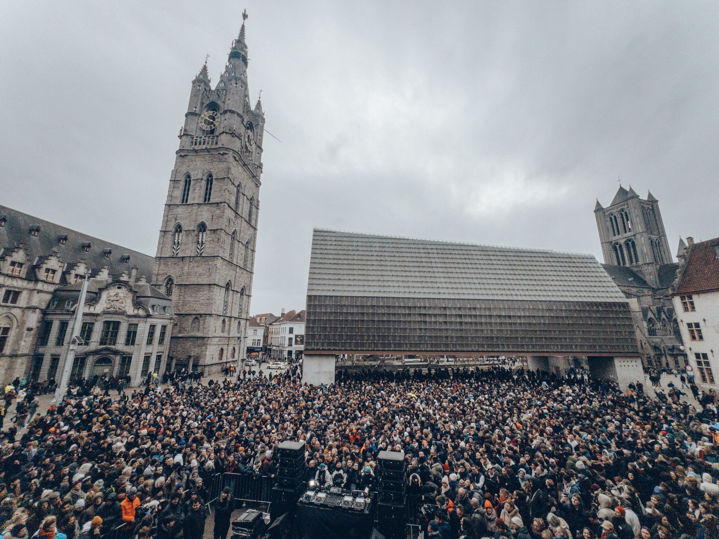 15.000 fans dagen op voor gratis optreden Charlotte de Witte onder ...
