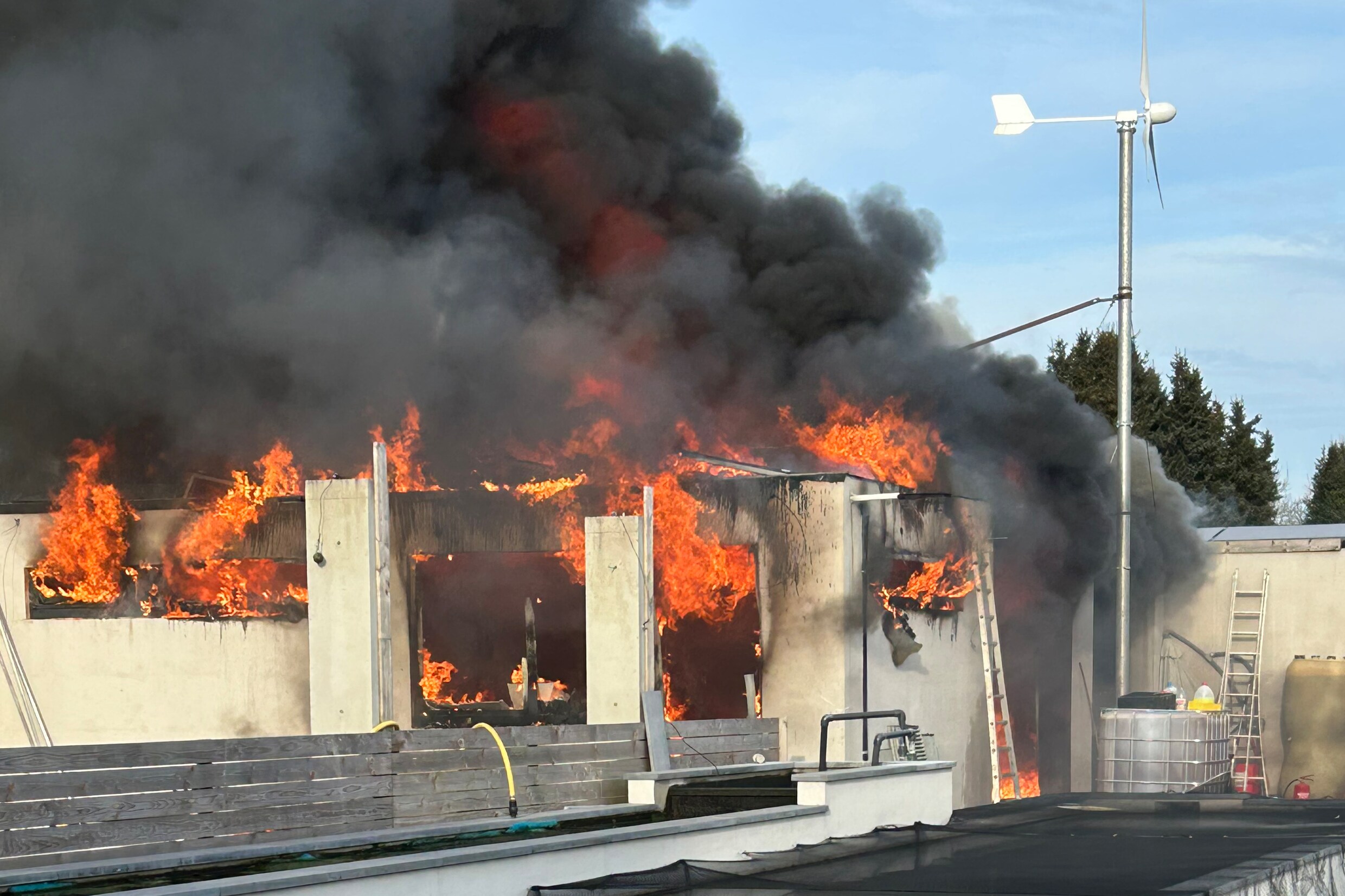 Man in levensgevaar nadat batterij ontploft in woning Boutersem | De Morgen