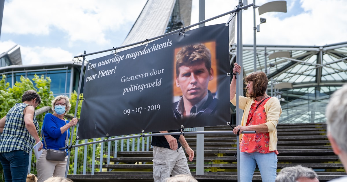 Vrijspraak voor de vier agenten die Pieter Aerts doodschoten ...