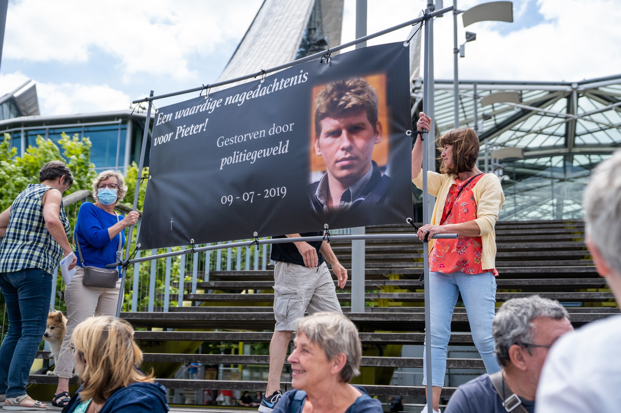 Vrijspraak voor de vier agenten die Pieter Aerts doodschoten ...
