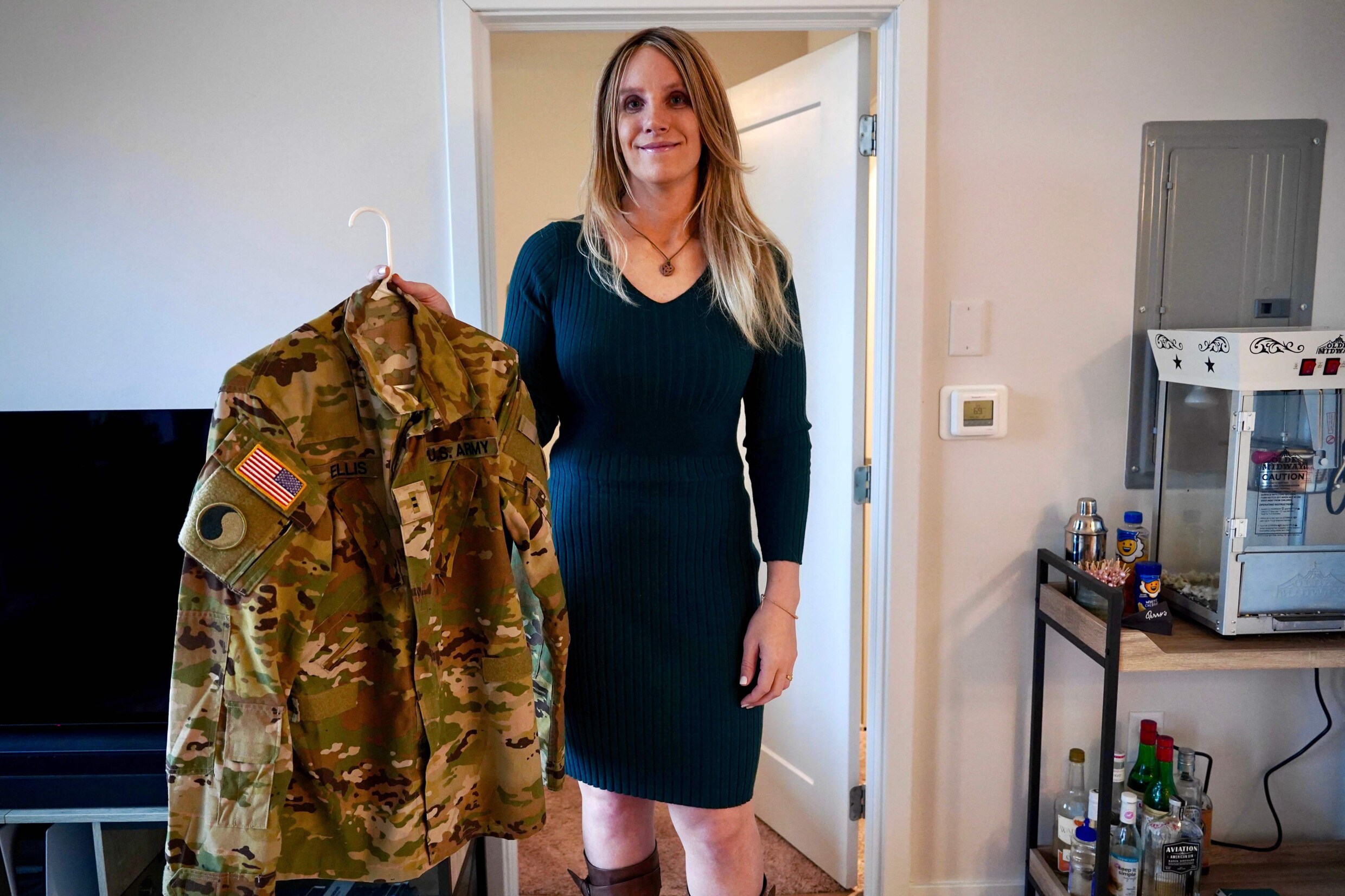 Live - Hooggerechtshof geeft Trump toestemming om trans personen uit ...