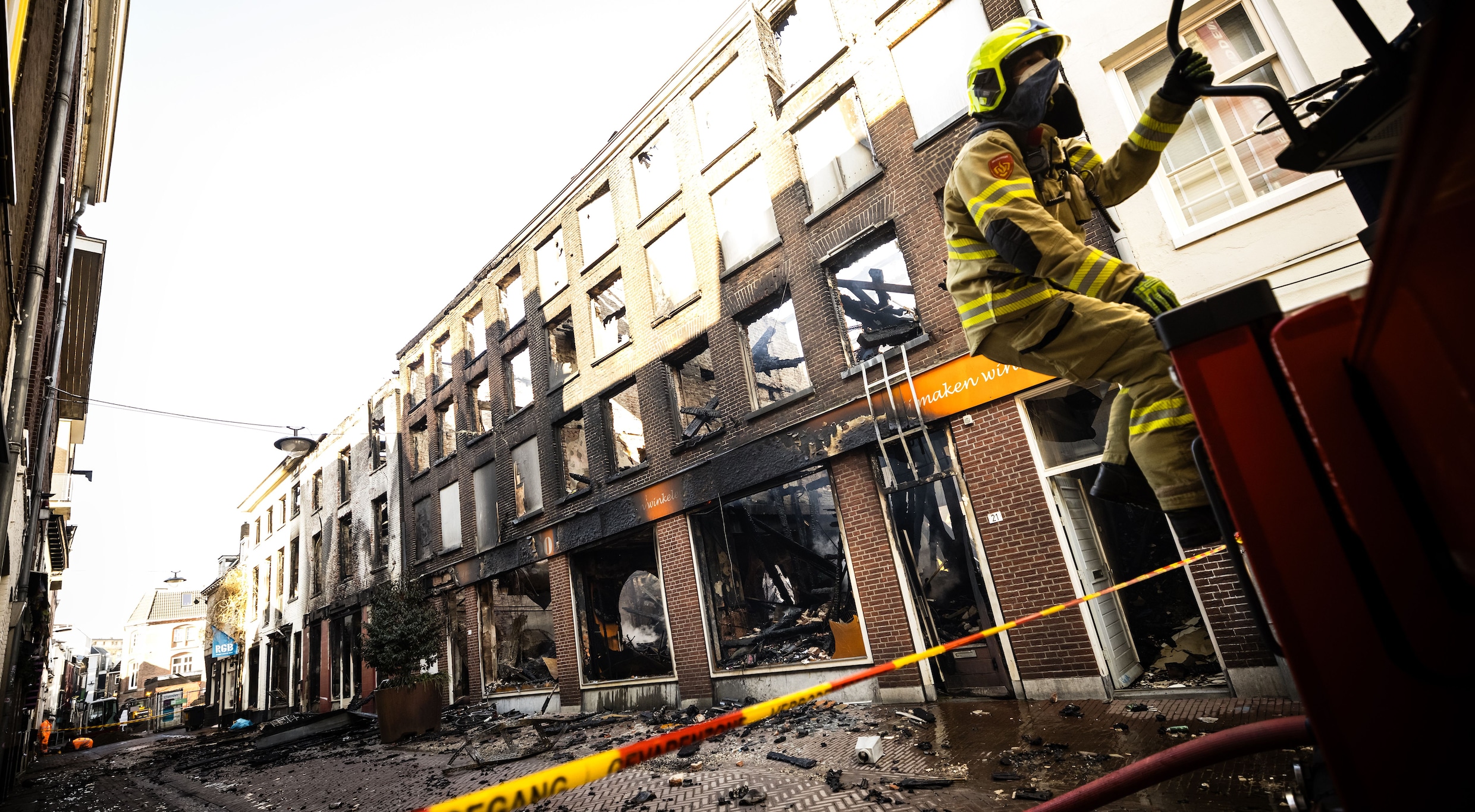 Mogelijk kwaad opzet bij verwoestende brand in Arnhem: gebouwen in puin, wellicht geen ...