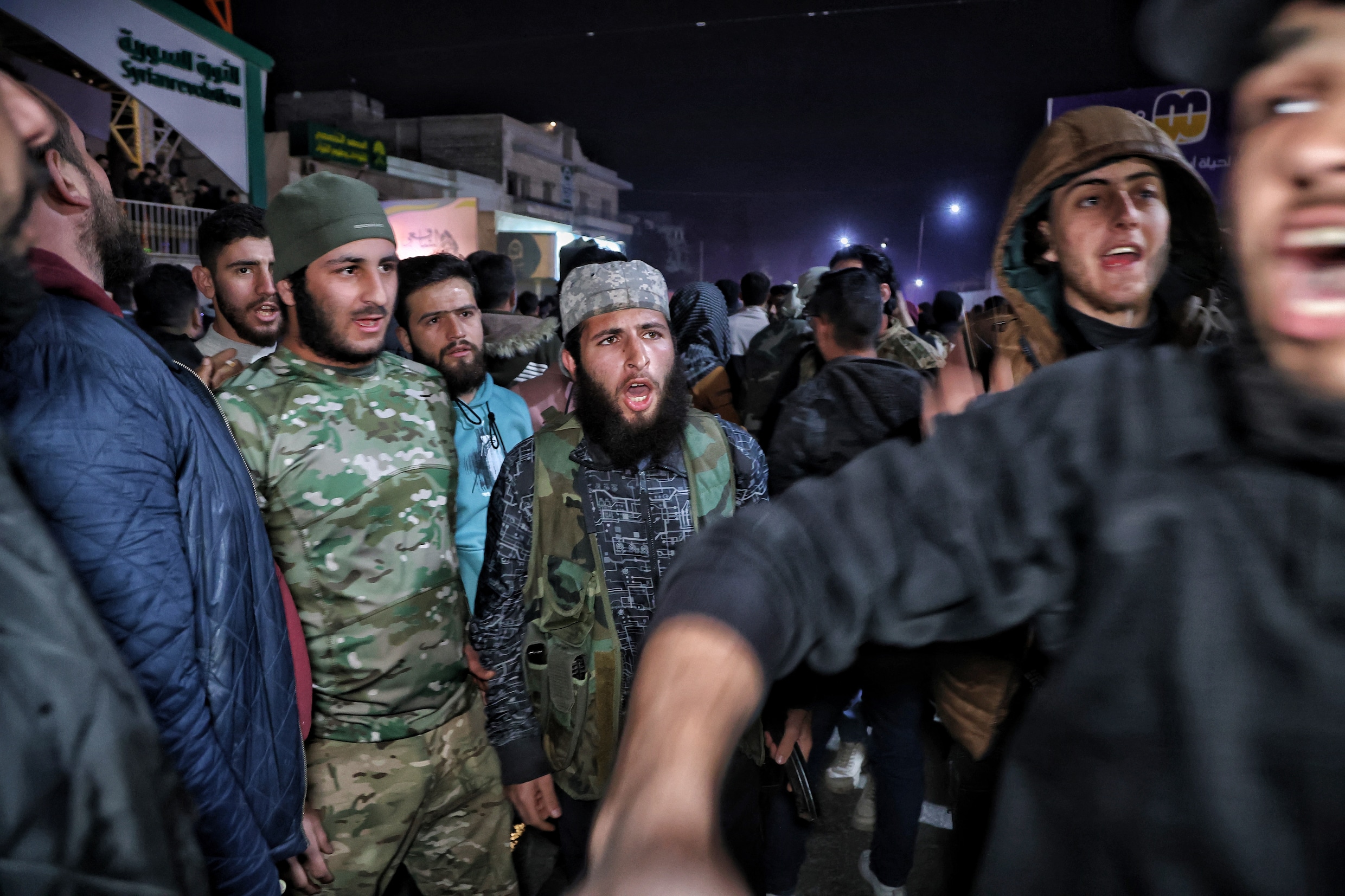 Zeker 71 doden na gevechten tussen Assad-loyalisten en regeringstroepen ...