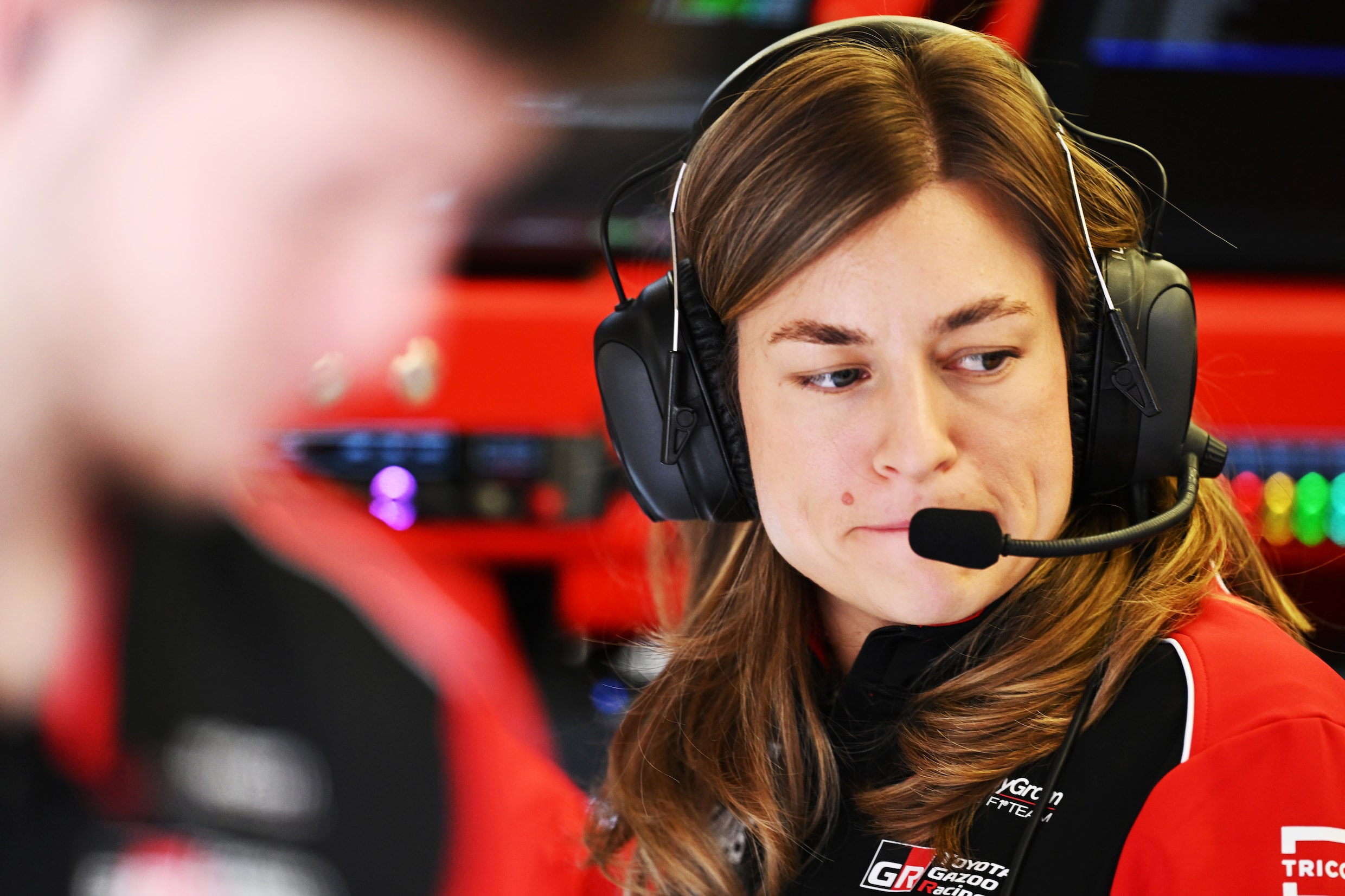 ‘Vrouwen praten niet over onaangename situaties in de autosport, want ...