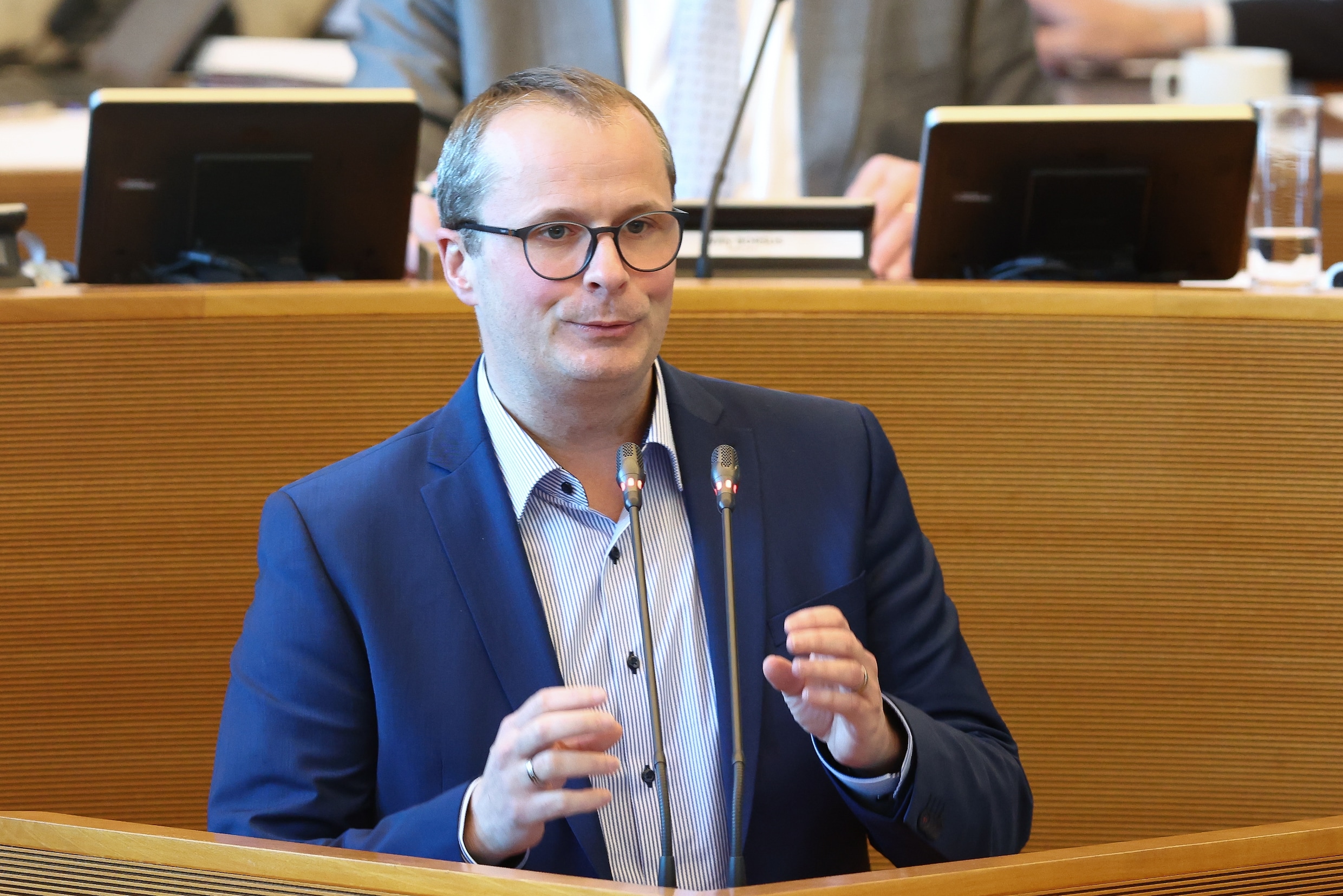 Waals Parlementslid (MR) beschuldigd van seksueel getinte berichten met ...