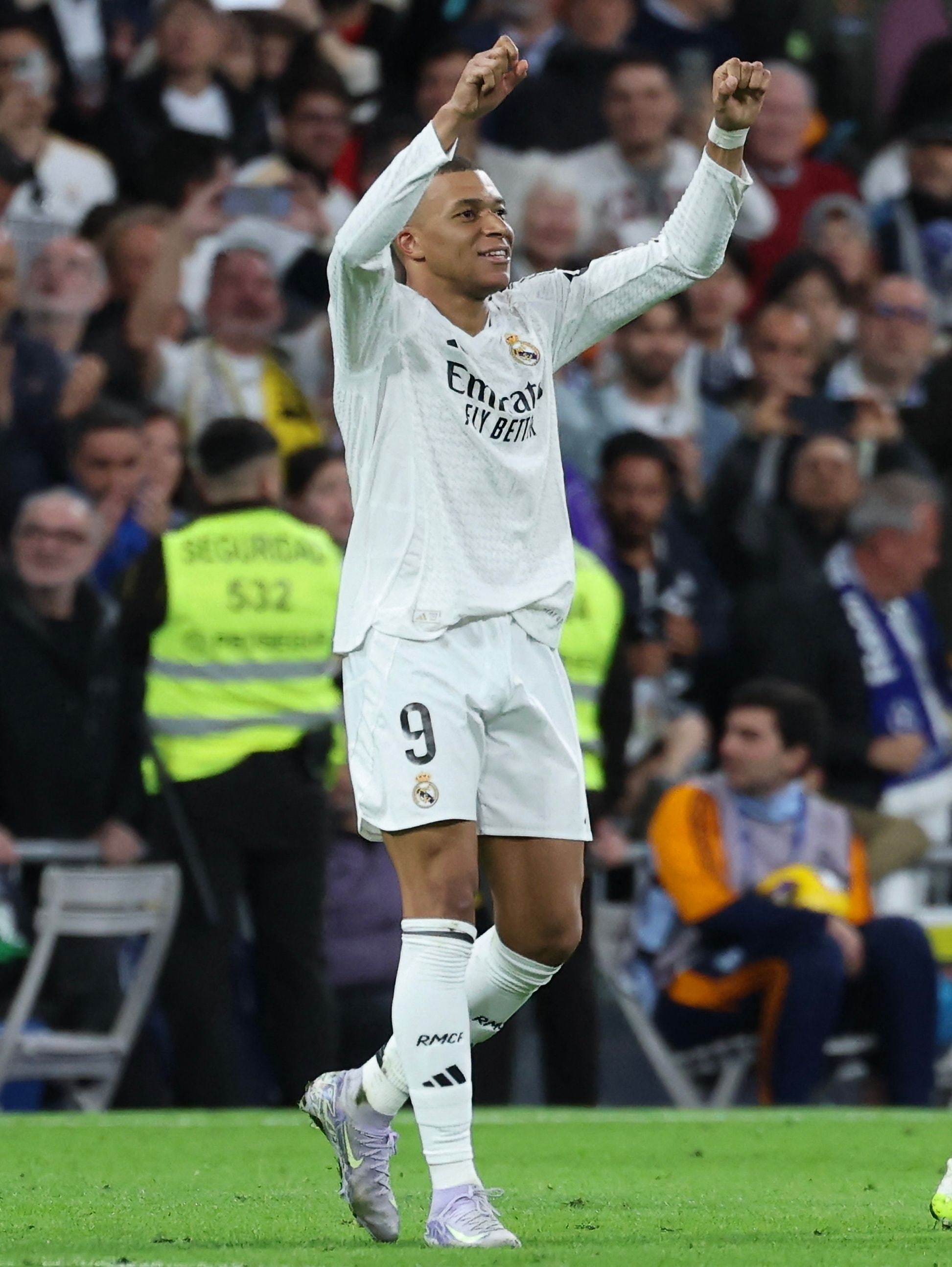 Mbappé scoort dan wel zo vlot als Ronaldo, hun persoonlijkheid ...