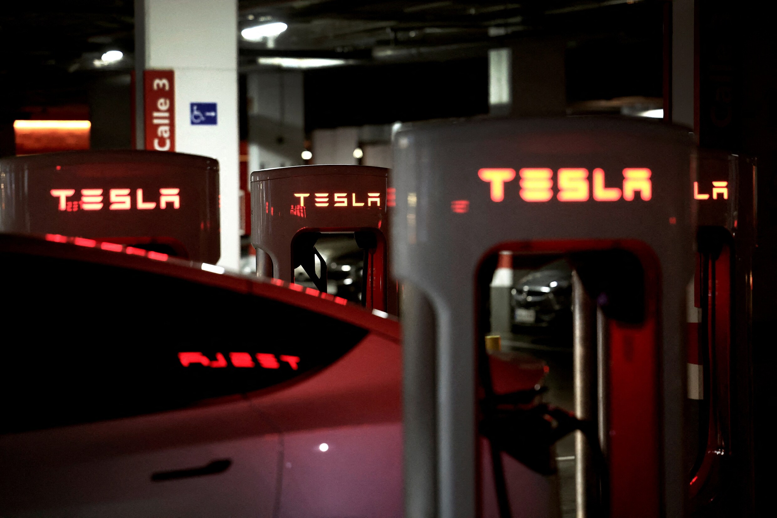 Live - Tesla ziet wereldwijde verkoop met 13 procent terugvallen in ...