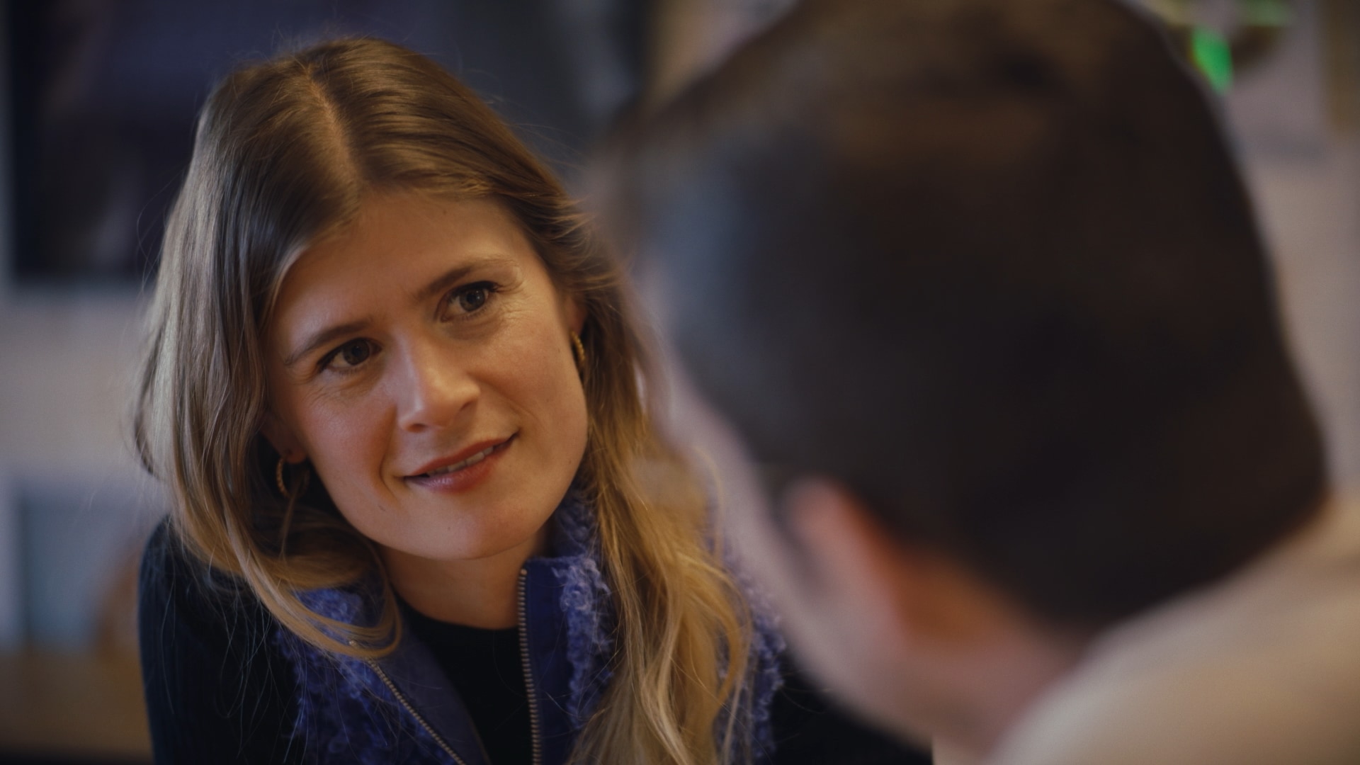 Hij bedroog haar met haar beste vriendin, die ze even in huis hadden ...