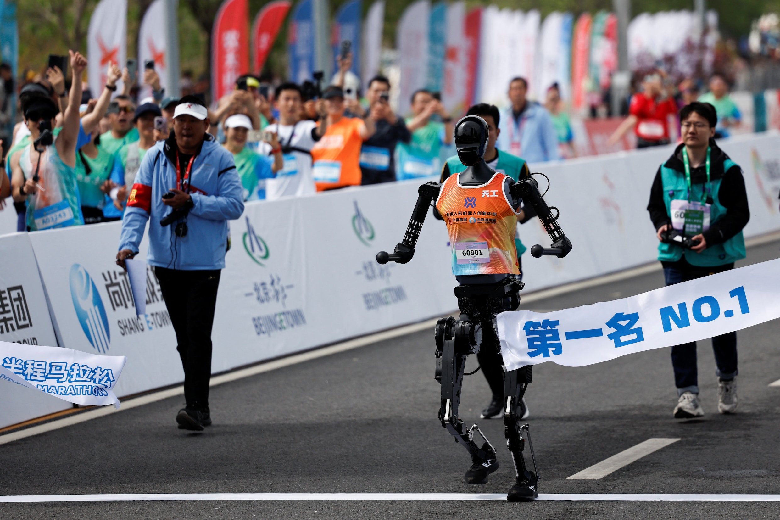 Chinese robots lopen voor het eerst een halve marathon, menselijke ...