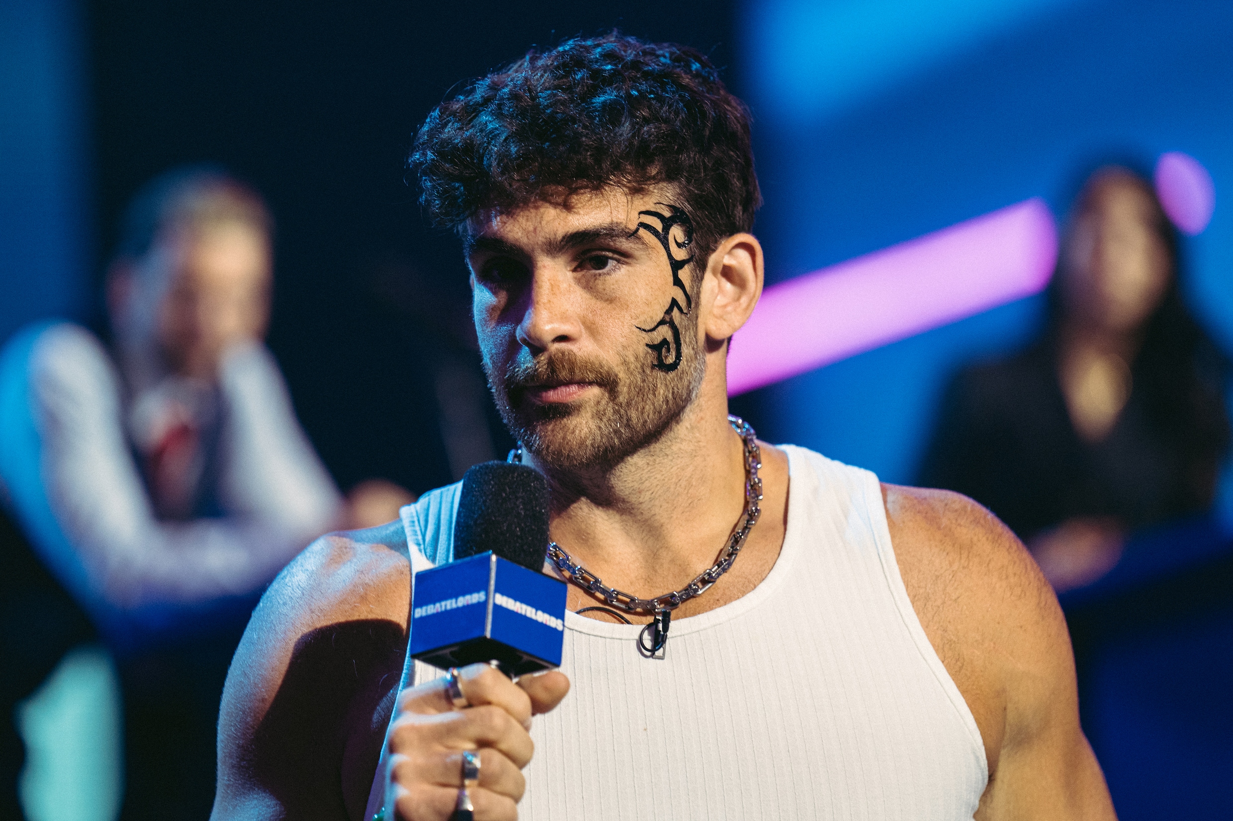 Stoer, geestig en geen blad voor de mond nemend: Hasan Piker, de ...