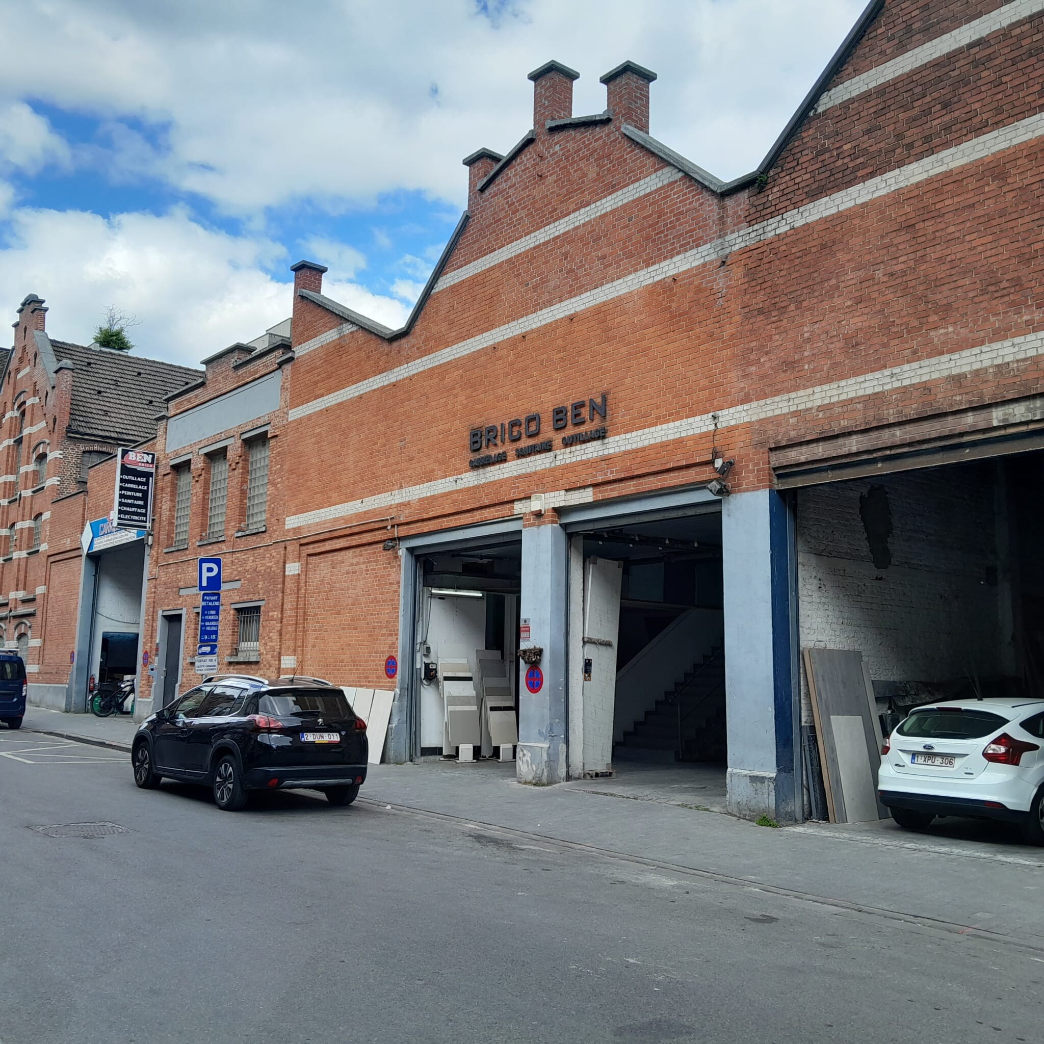 In de Brico van de Aldi snapt niemand waarom de Brugse hooligans hier ...