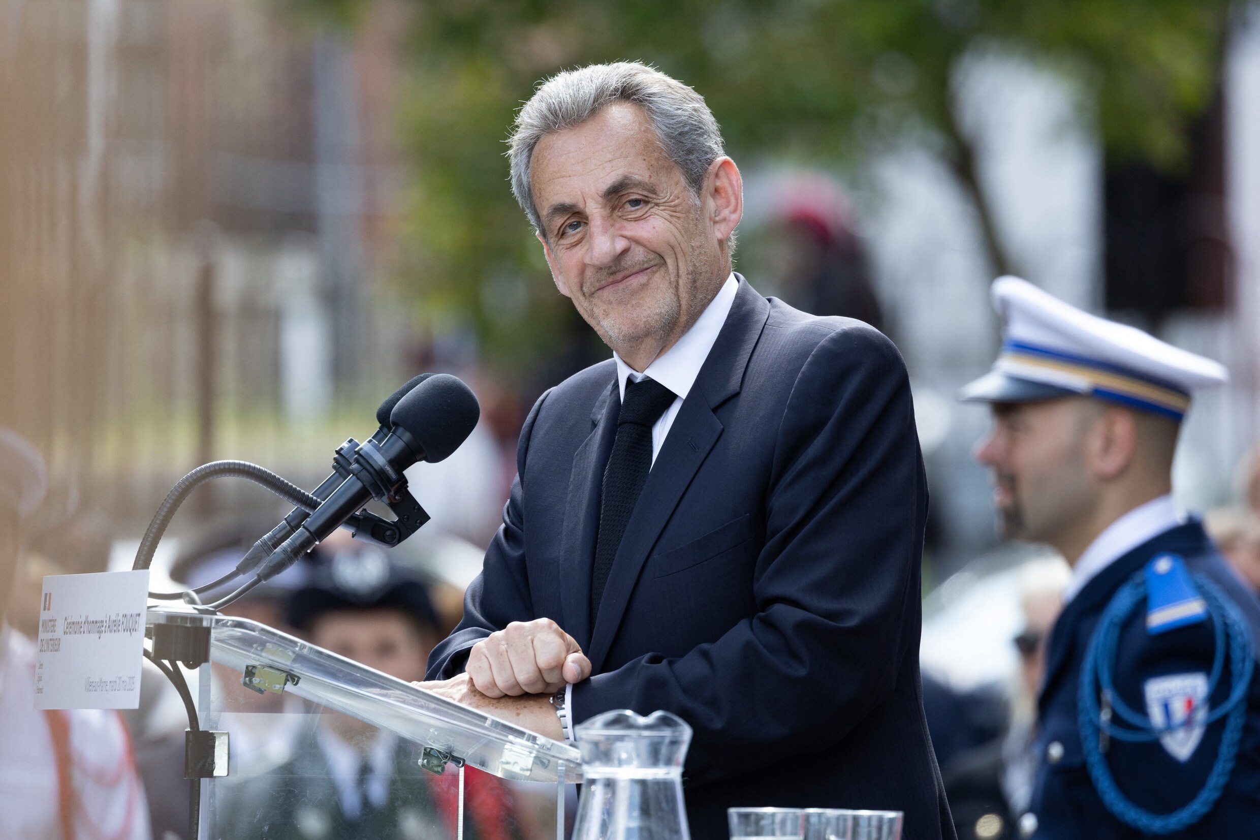 Franse oud-president Sarkozy is Legioen van Eer voor belangrijke verdiensten kwijt | De Morgen