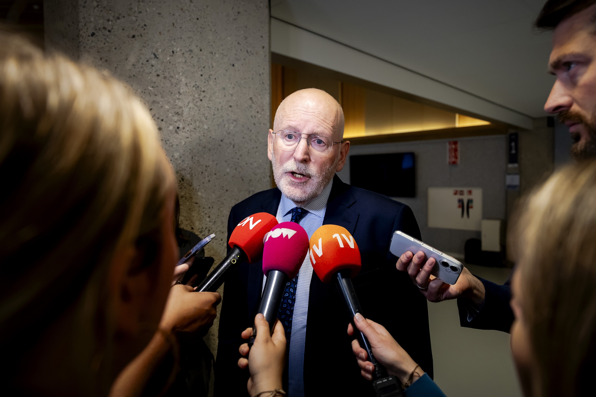 Is dit hét moment voor links Nederlands boegbeeld Frans Timmermans? ‘Je ziet dat hij ...