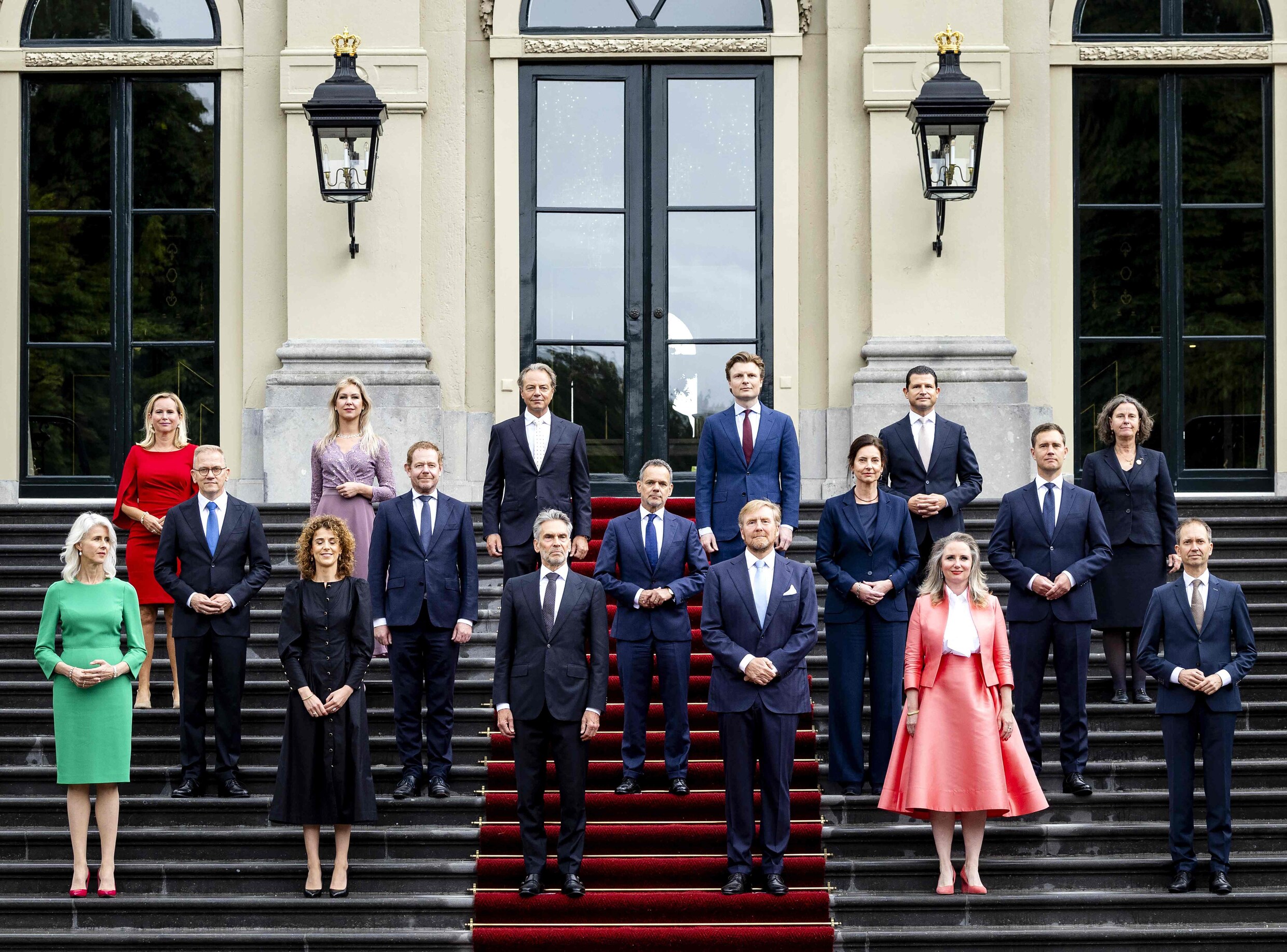 ‘De duivel is nog steeds uit de doos’: politicologen over de val van ...
