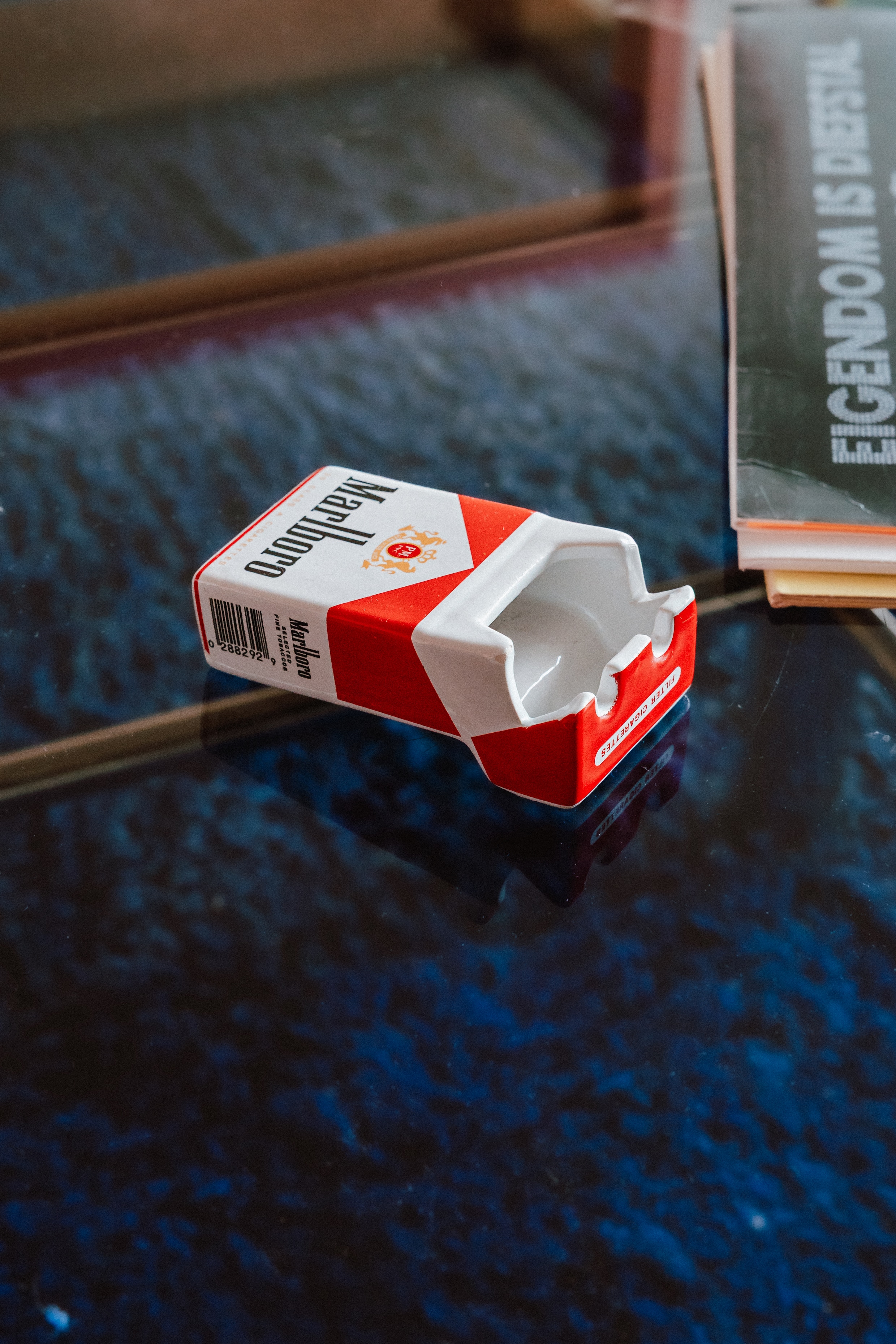 Binnenkijken in het funky fiftiesappartement van dj-producer Faisal en ...