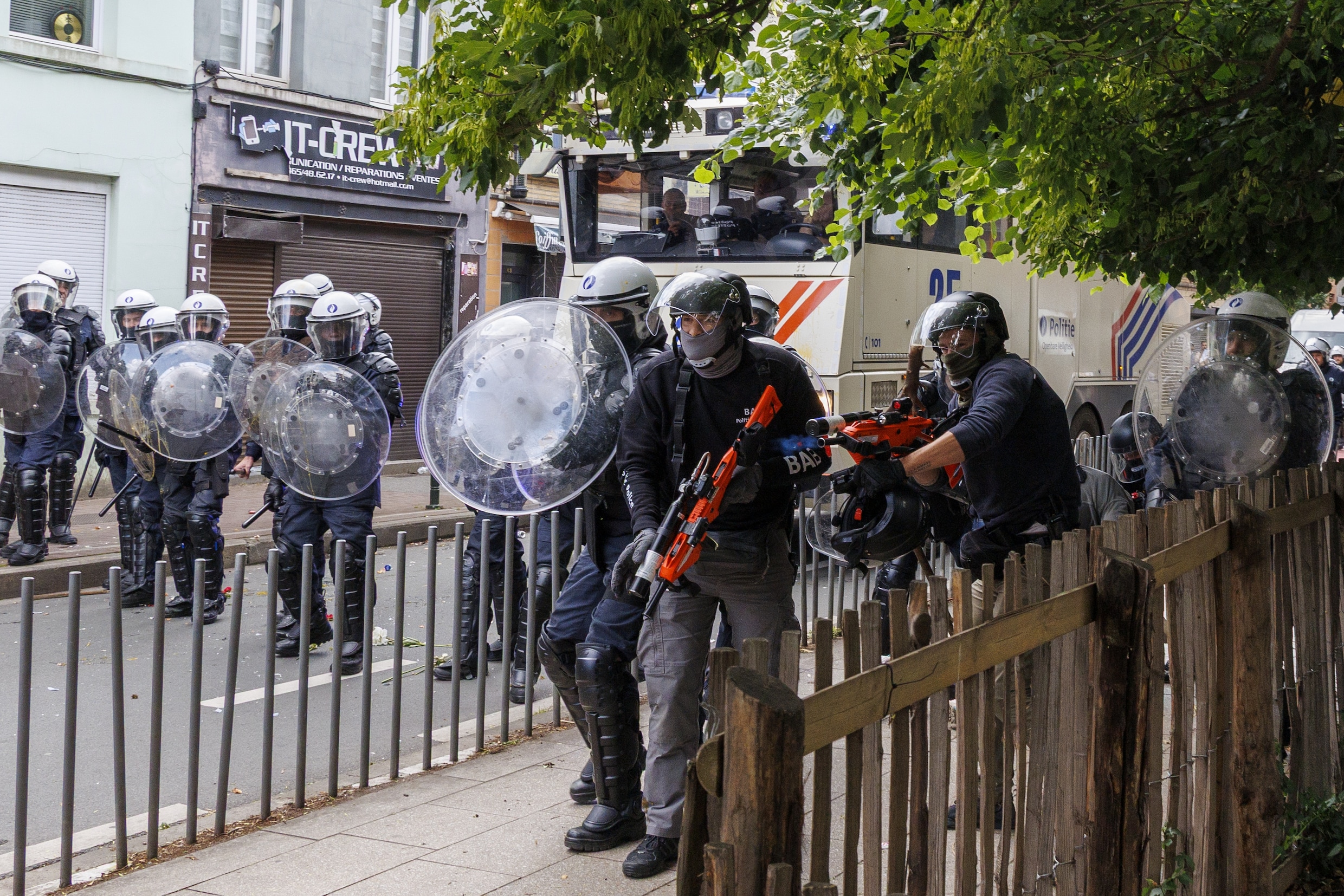 Rubberkogels? Bismutkogels? Wat zijn ze en mag de politie ze zomaar ...