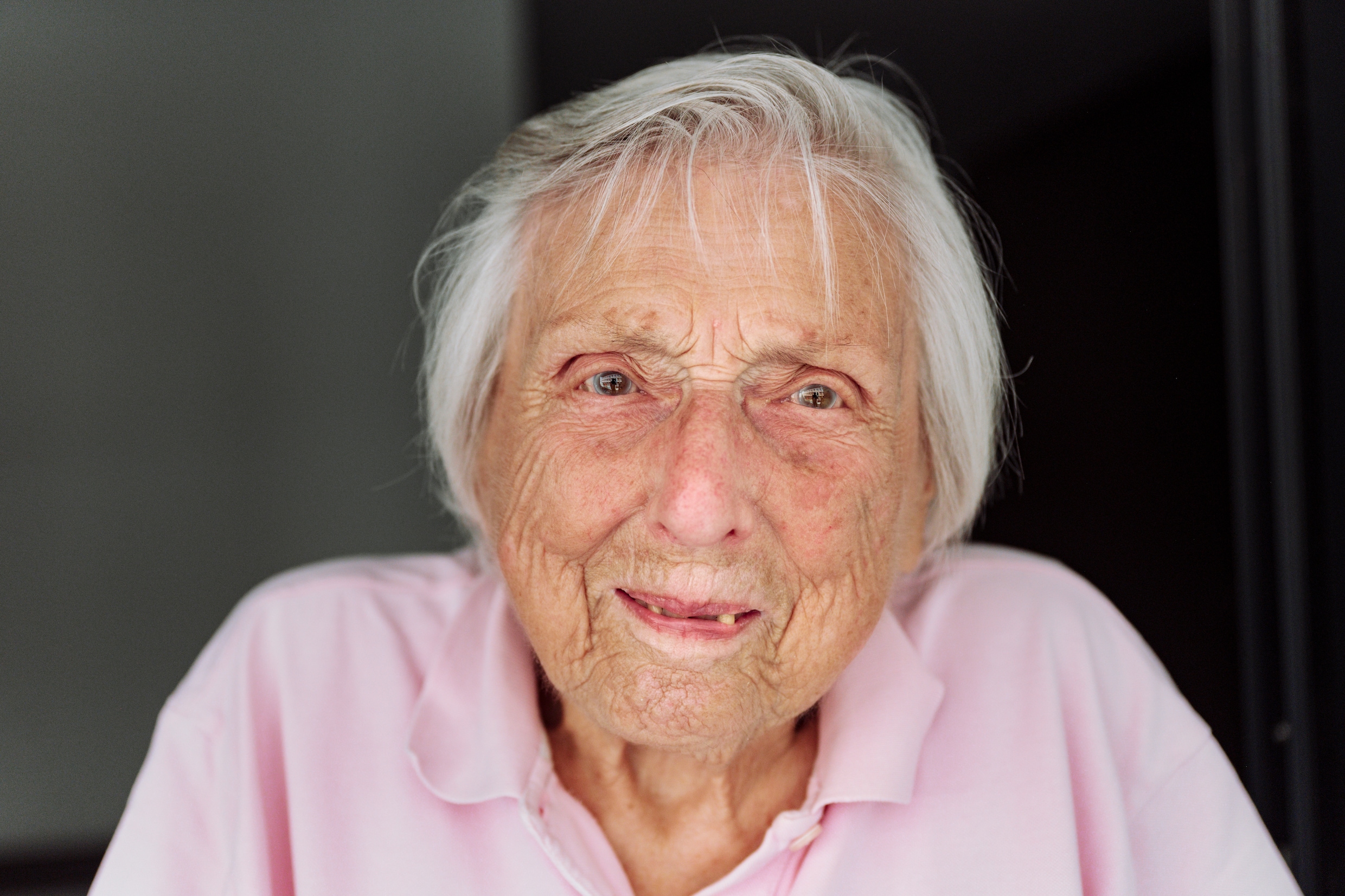 100-plusser over haar eeuwige wijsheid: ‘Tot op de dag van vandaag heb ik me nooit ongelukkig ...