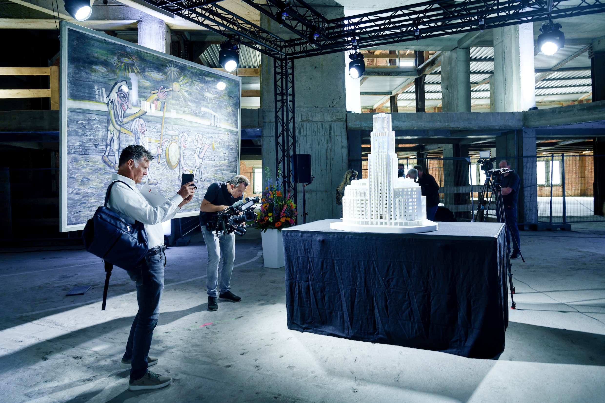 Glazen constructie en groene beeldentuin: Fernand Huts onthult nieuwe ...