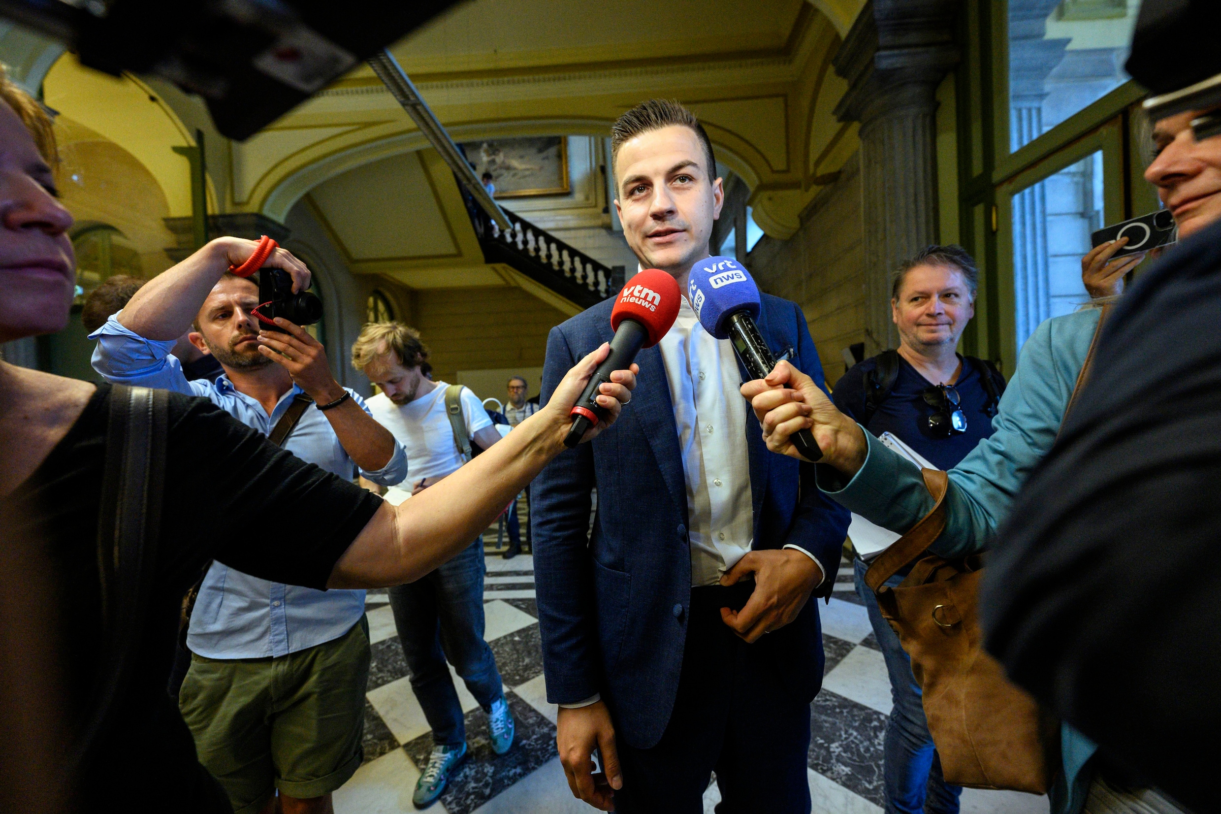 Definitief veroordeeld voor racisme en negationisme: wat nu met Dries ...