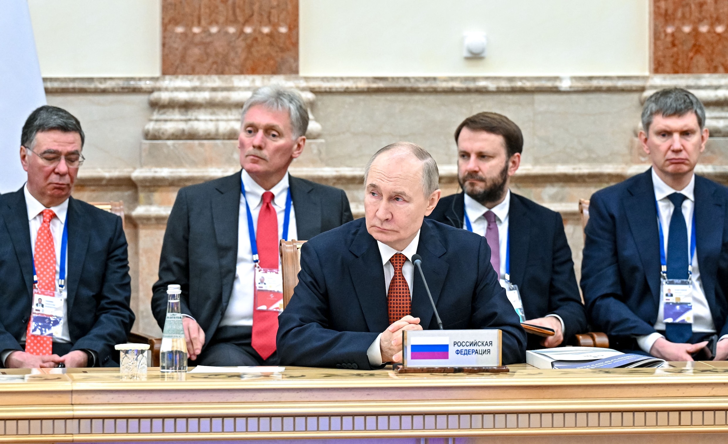 Live - Oekraïne. Oekraïne voert aanval uit op Russische militair vliegveld waar depot met ...