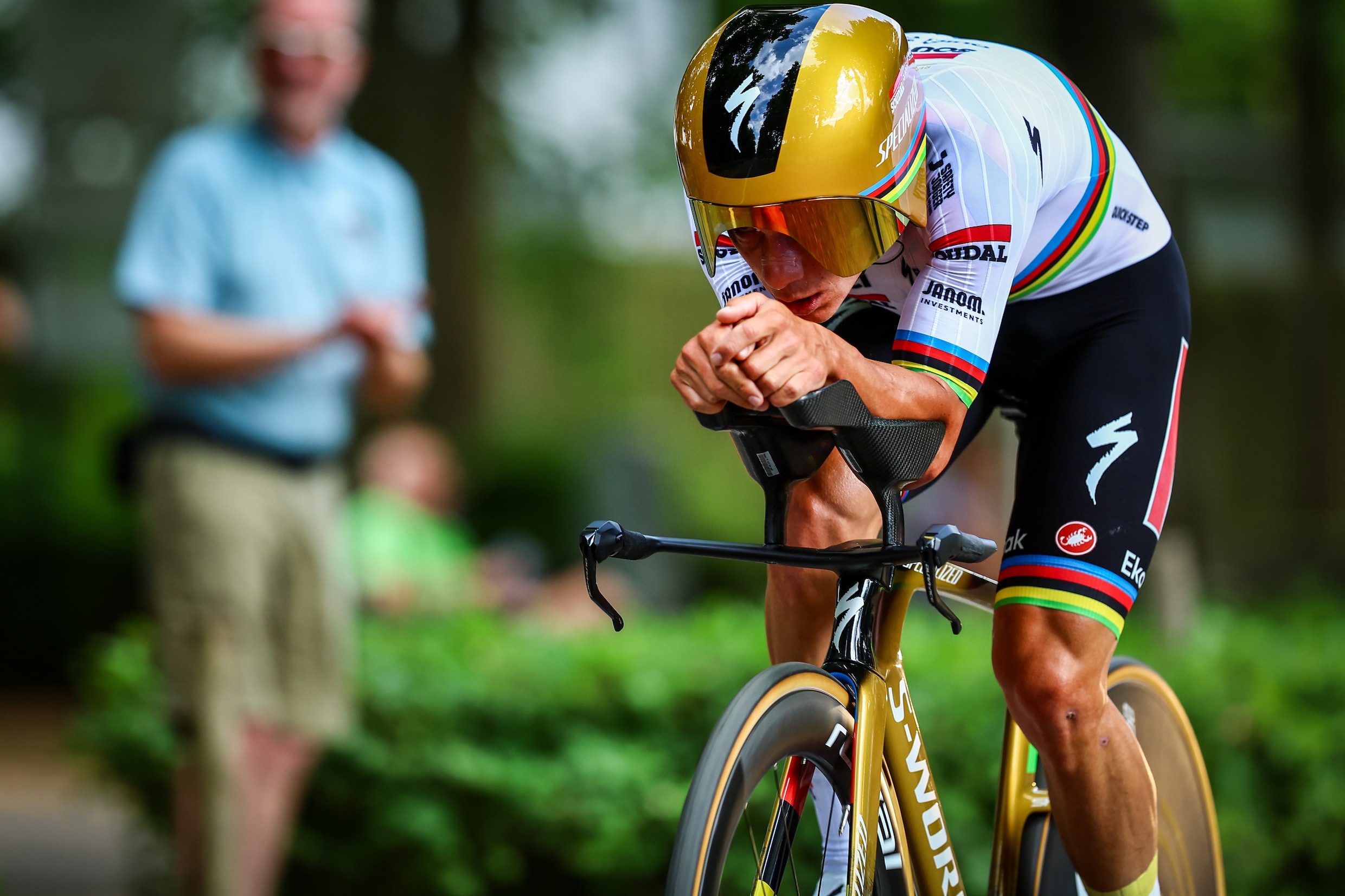 ‘Een halve watt hier, een paar seconden daar’: hoe details de toptijdrijder Remco Evenepoel naar ...
