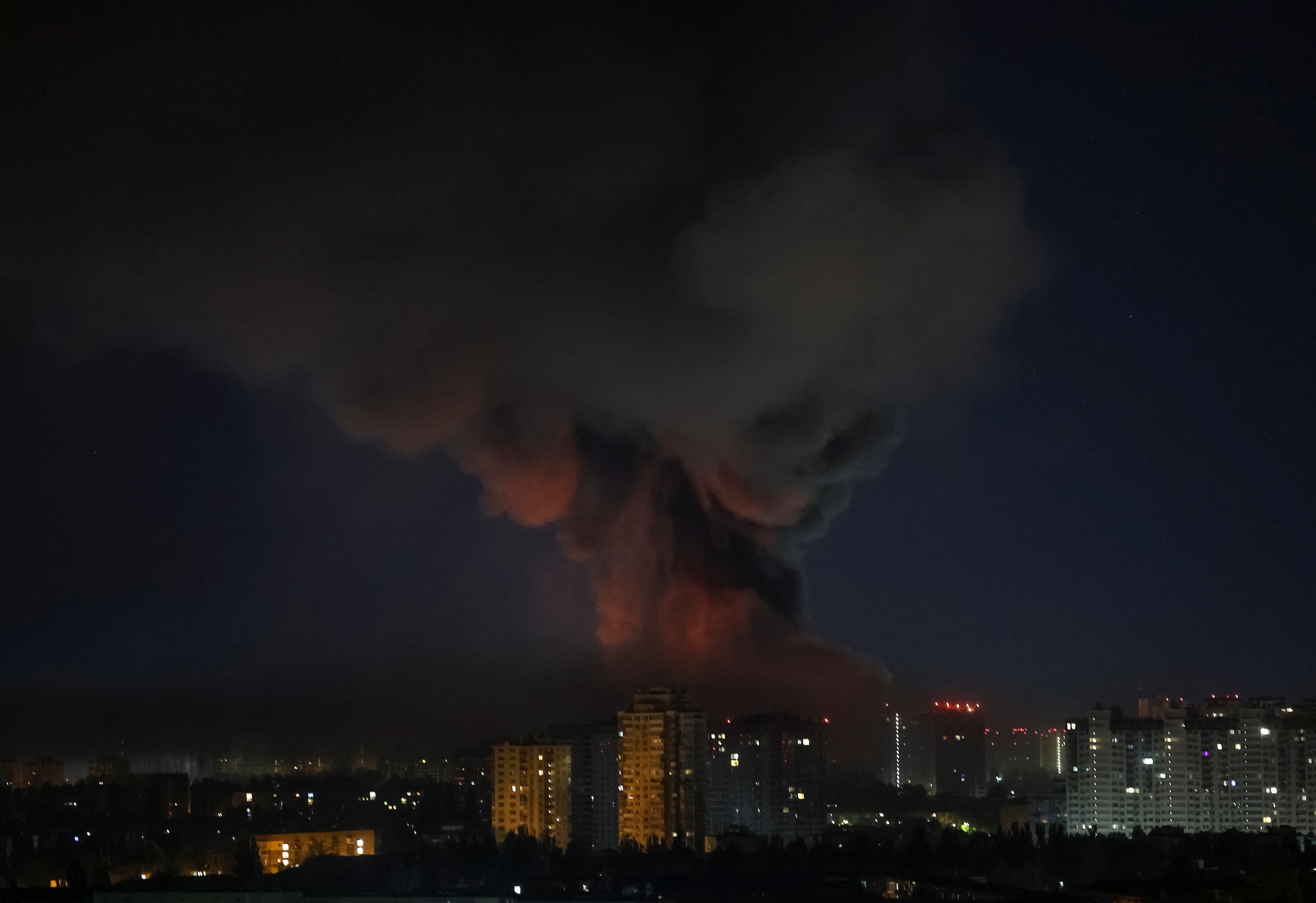 Live - Rusland lanceert grootste luchtaanval sinds begin oorlog, vooral ...