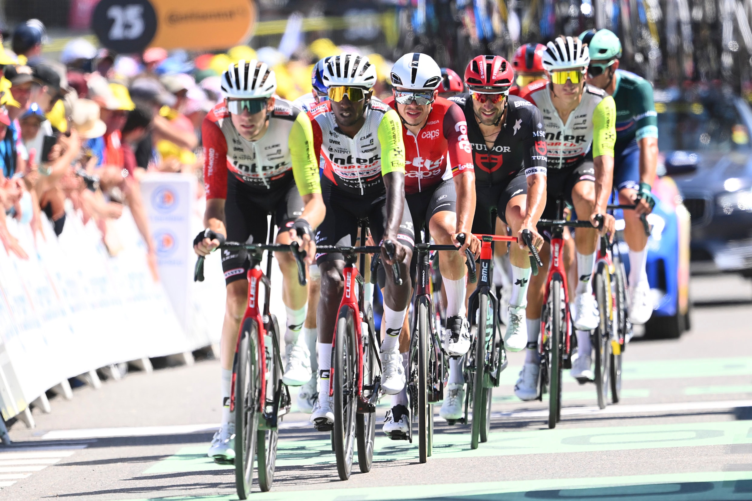 Een fusie in het wielrennen, dat brengt heel wat chaos met zich mee ...