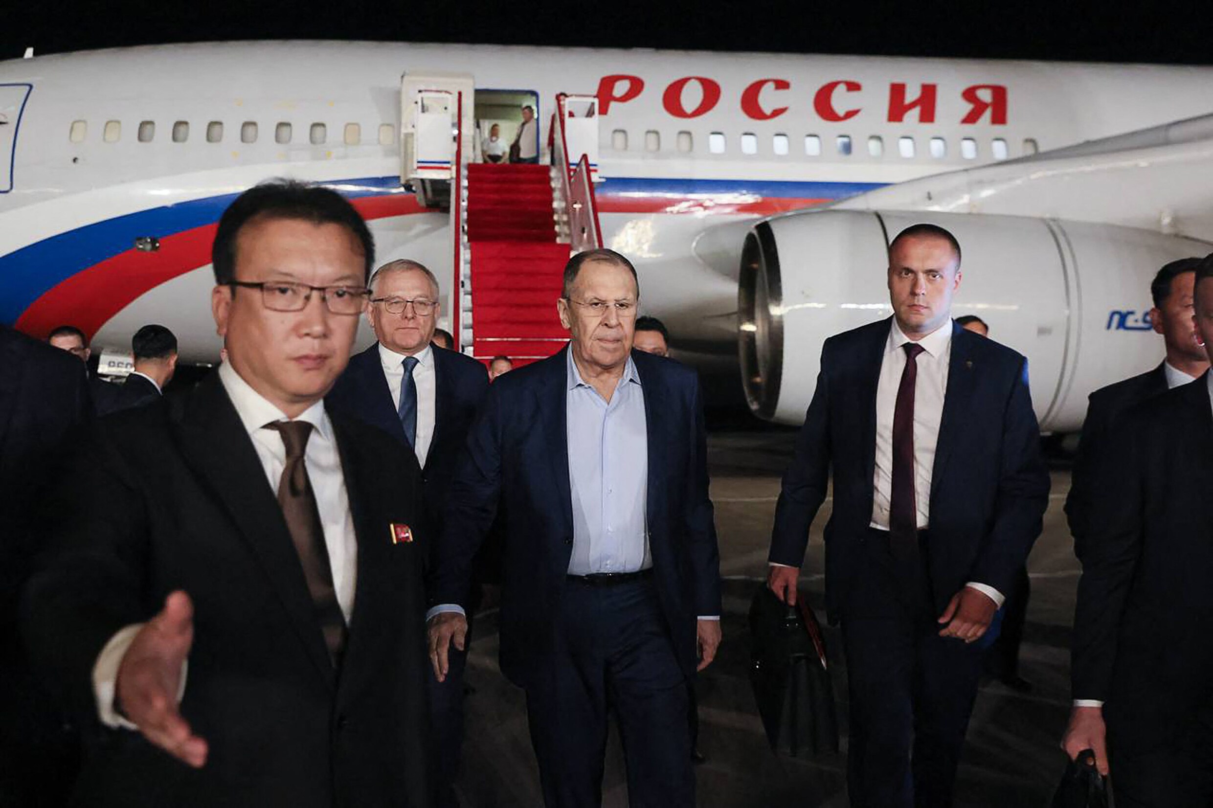 Live - NAVO-commandant waarschuwt voor Russisch-Chinese aanval in 2027 • Russische oud-president ...