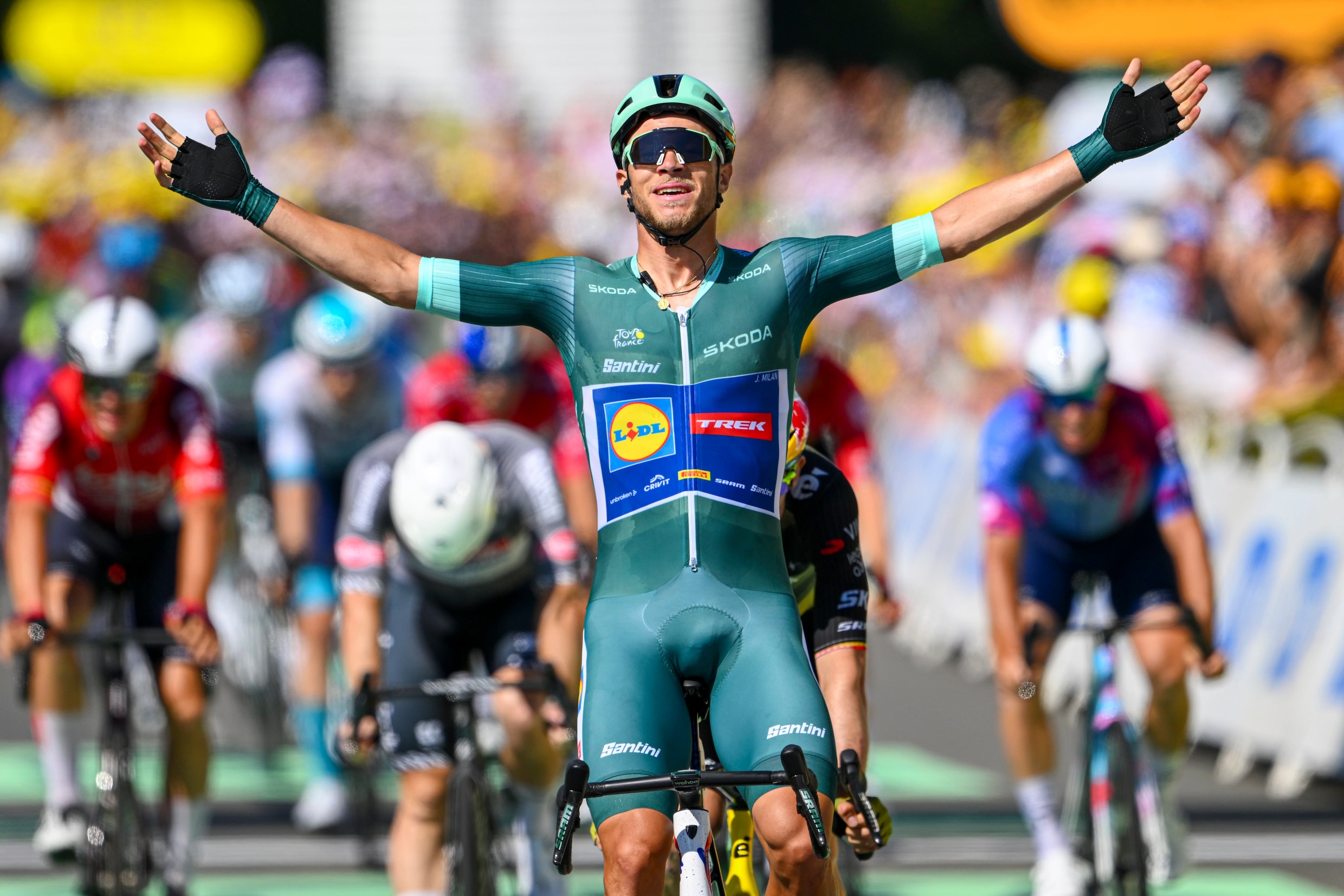 Jonathan Milan (Ita/Lidl-Trek) wint in Laval na een massasprint de ...