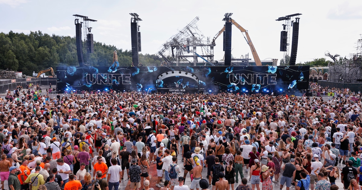 Live - Brand Tomorrowland. Tomorrowland vraagt festivalgangers om drinkwaterpunten voorlopig ...