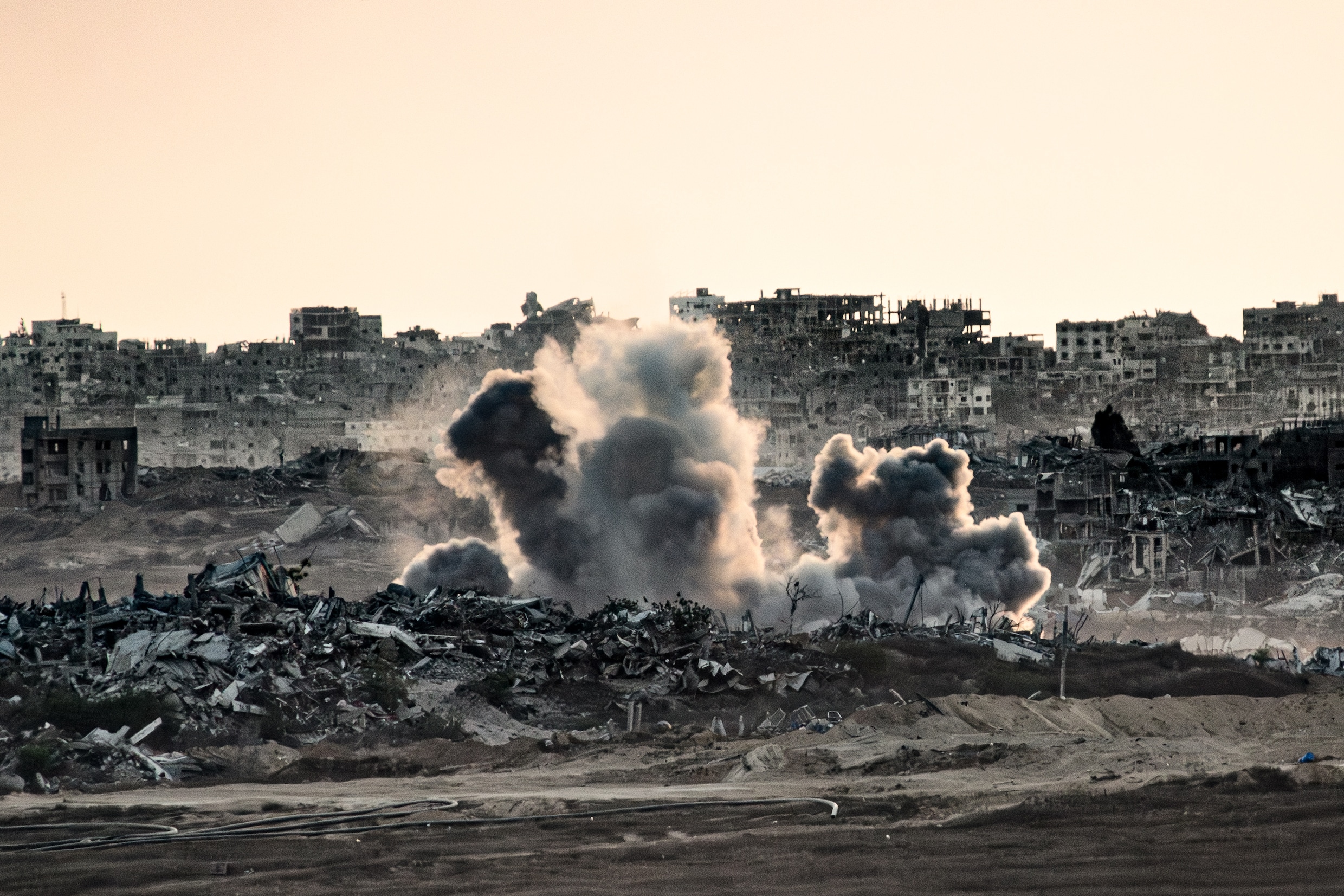‘Hoppa!’, klinkt het verheugd na elke plof: hoe Israëliërs gaan ...