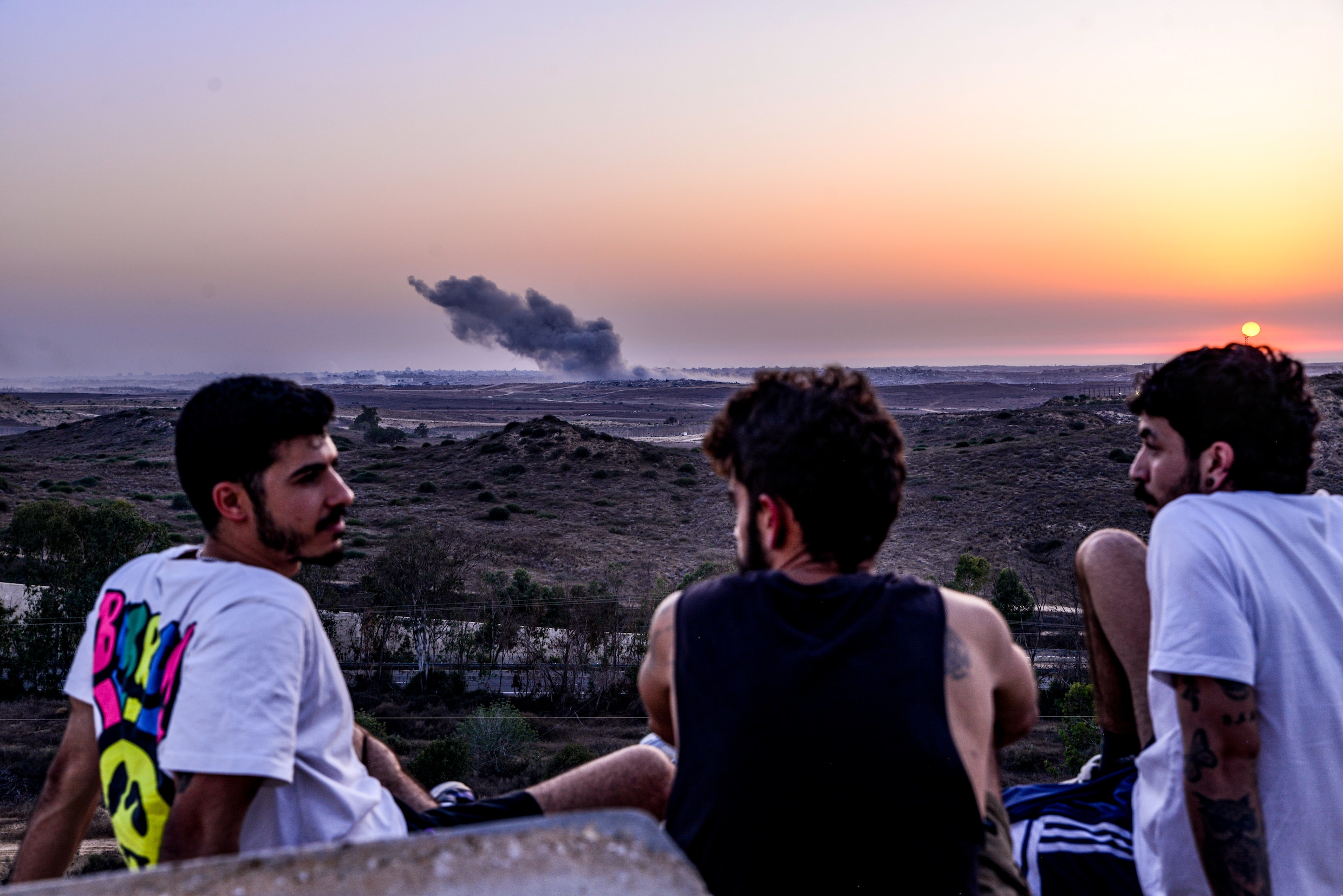 ‘Hoppa!’, klinkt het verheugd na elke plof: hoe Israëliërs gaan ...