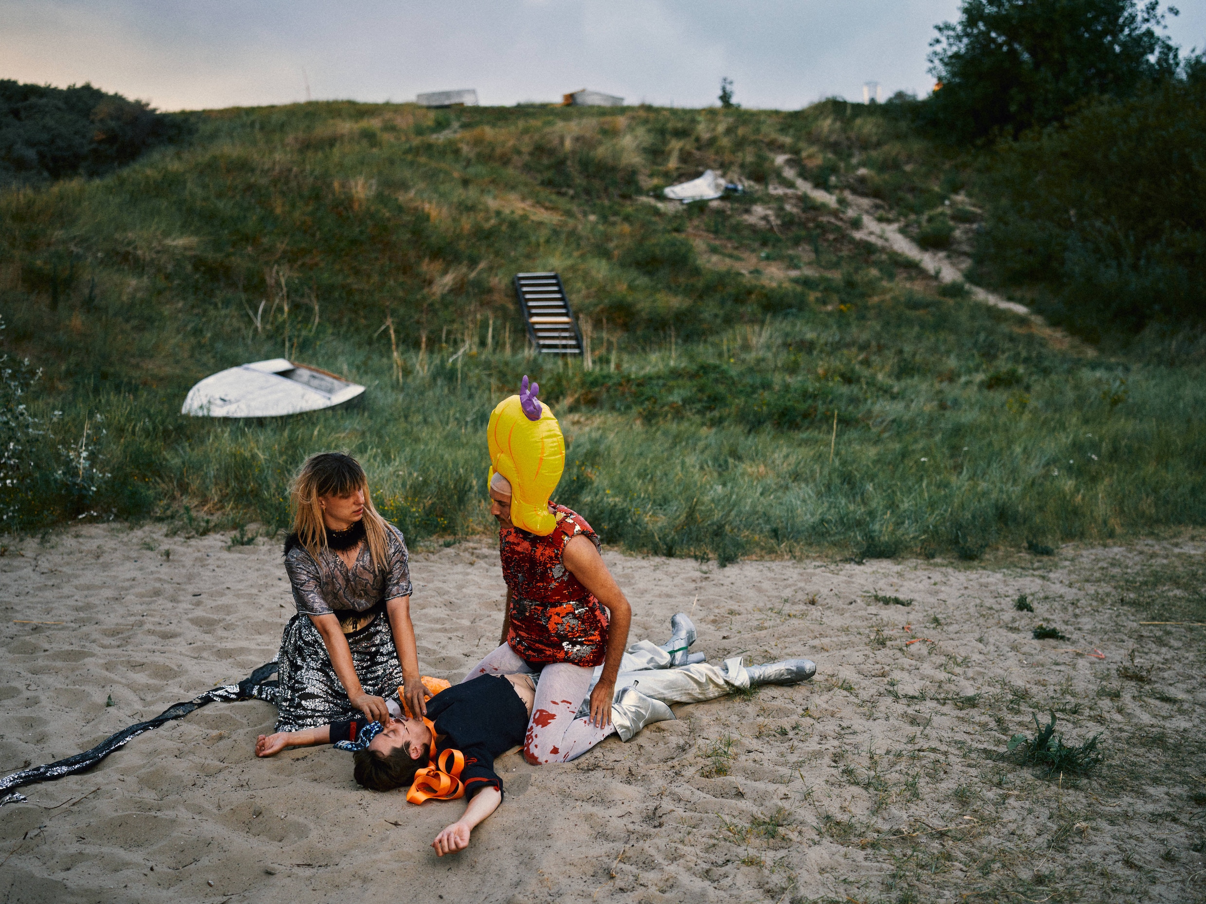 Recensie: 'Queen of the Flies', ofte 'Lord of the Flies' met dragqueens ...