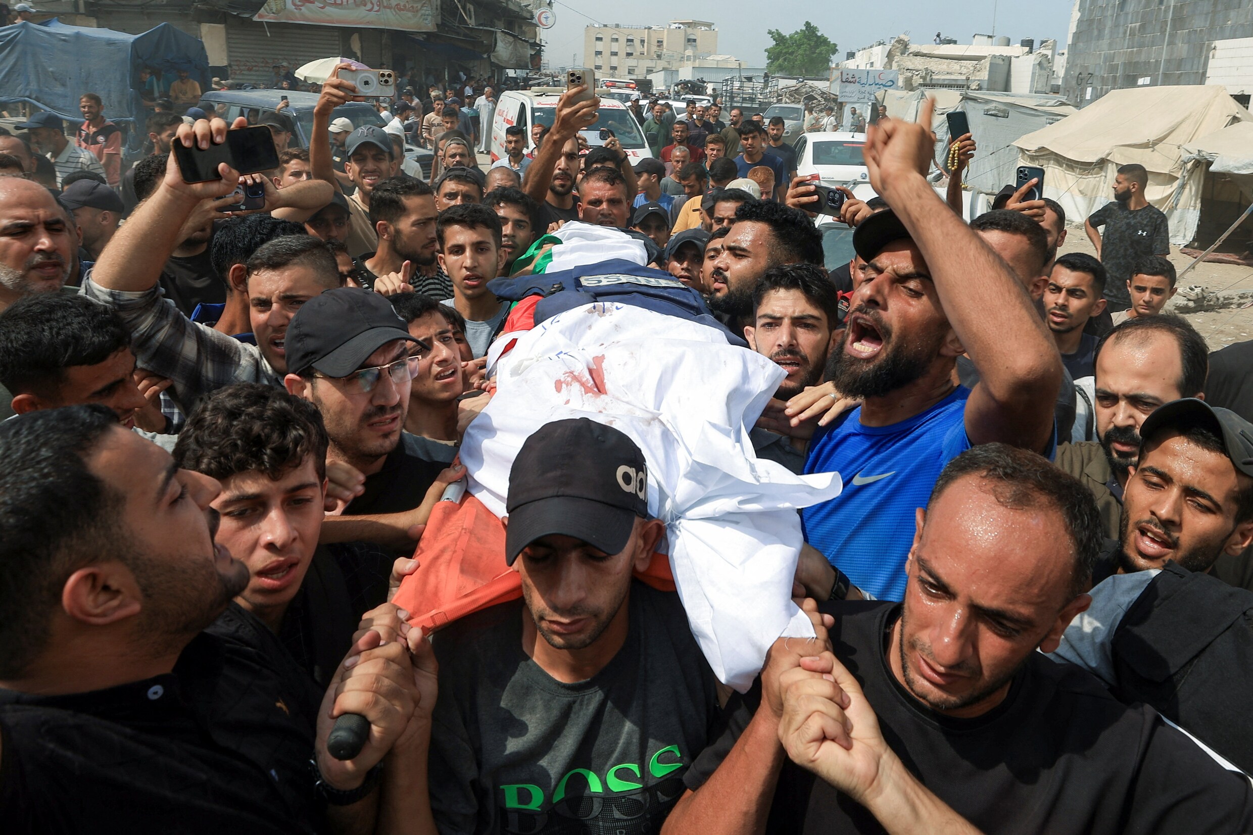 Anas Jamal al-Sharif (28) weigerde zijn geboortestreek Noord-Gaza te ...