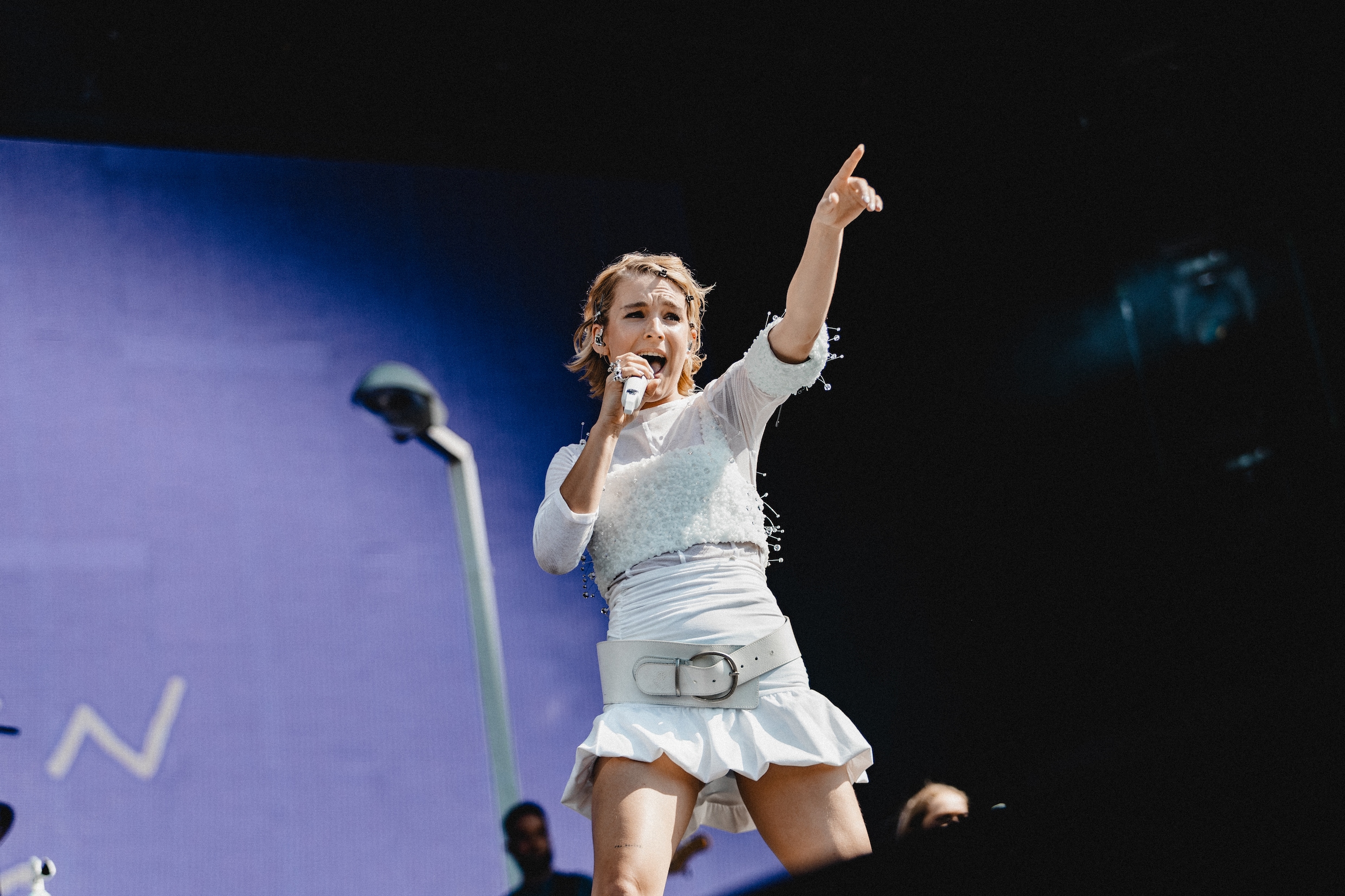 Pommelien Thijs kondigt extra show in het Sportpaleis aan: koop als ...