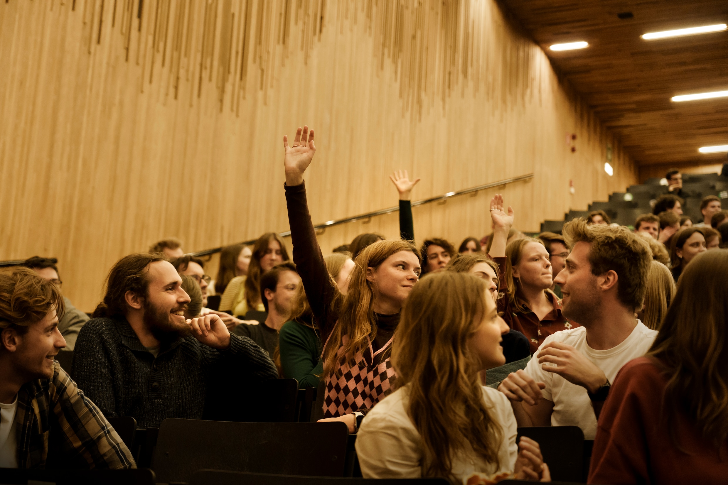 Meer fraude met ChatGPT aan universiteiten: ‘Je weet dat er iets niet ...