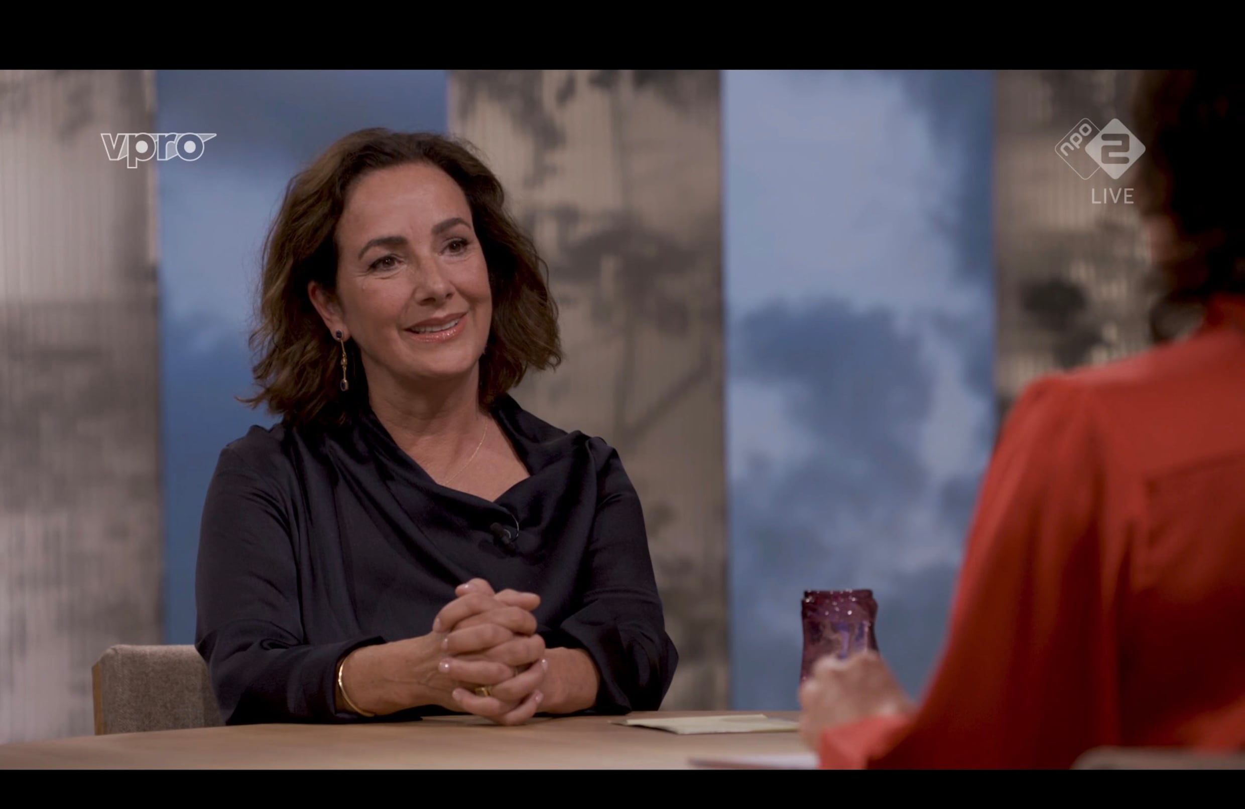 Griet Op de Beeck deed weinig meer dan beamen of onderbreken: als het over politiek ging stelde ...