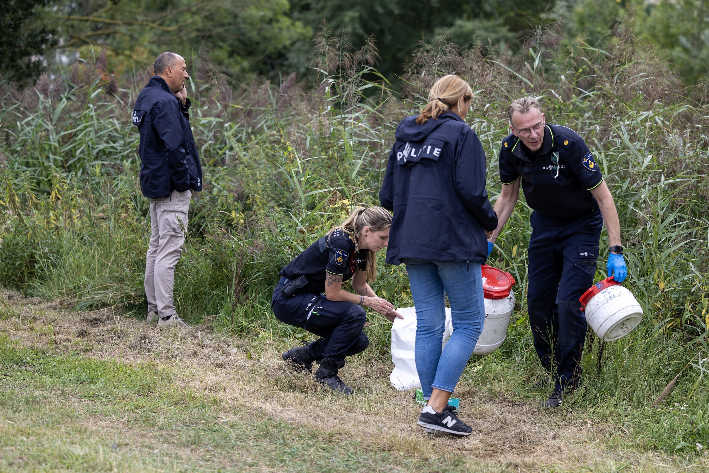 Mes en telefoon gevonden door Nederlandse politie bij onderzoek naar dood van Lisa (17) | De Morgen