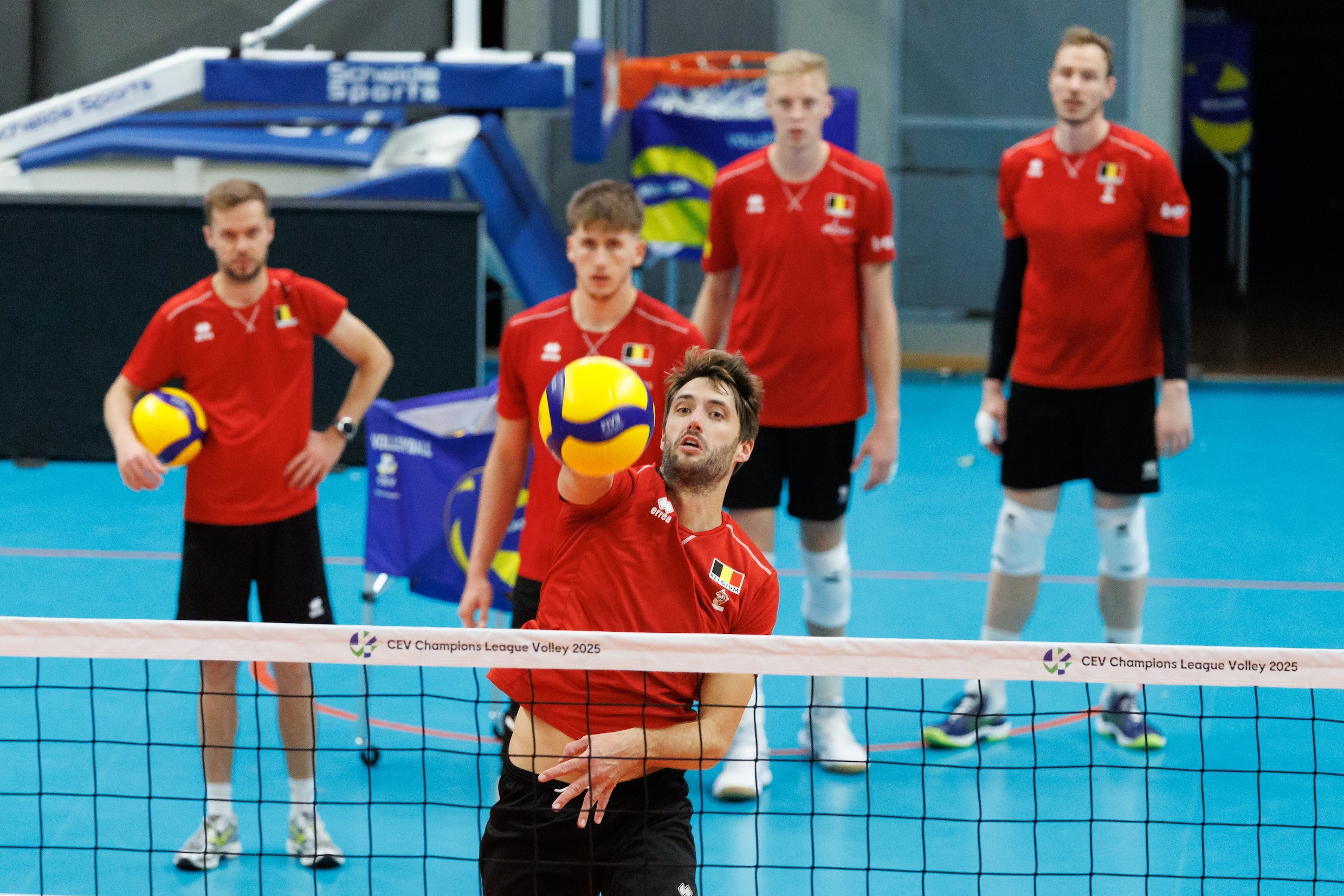 Met mix van routiniers en jong geweld beginnen Red Dragons aan WK ...