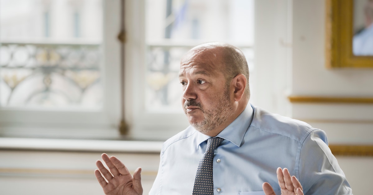 Minister Bernard Quintin over leger in Brussel: ‘Van ons blauw zijn ...