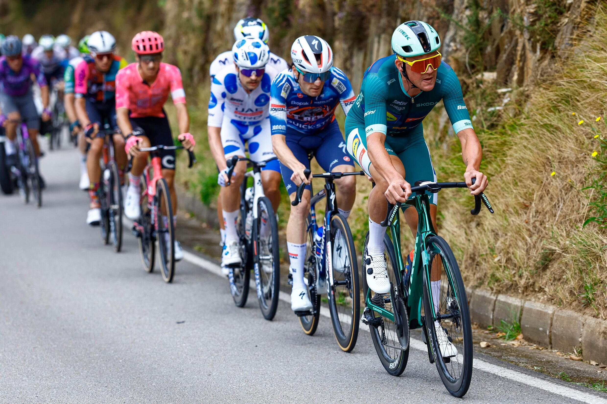Terwijl de demonstranten blijven komen, voert Pedersen zijn plan ...
