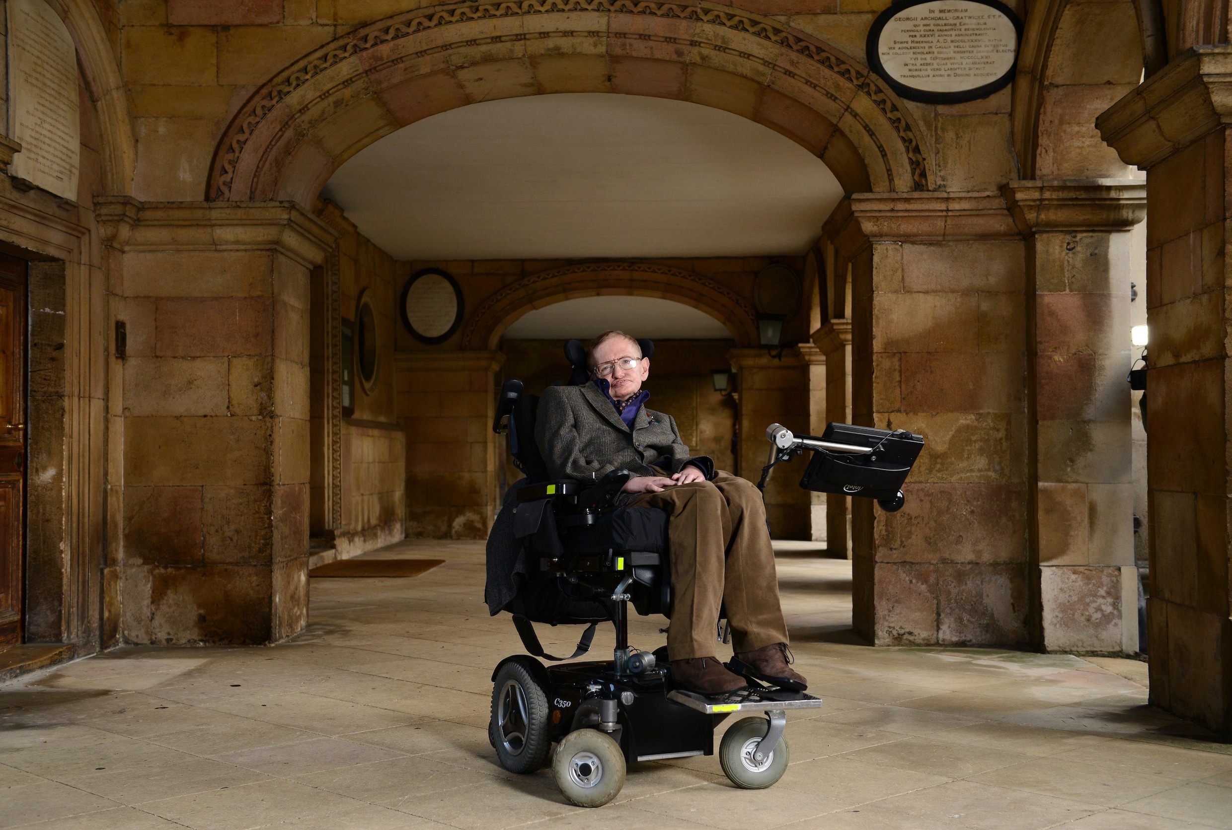 Met zwaartekrachtsgolven eindelijk Stephen Hawkings theorie bevestigd ...