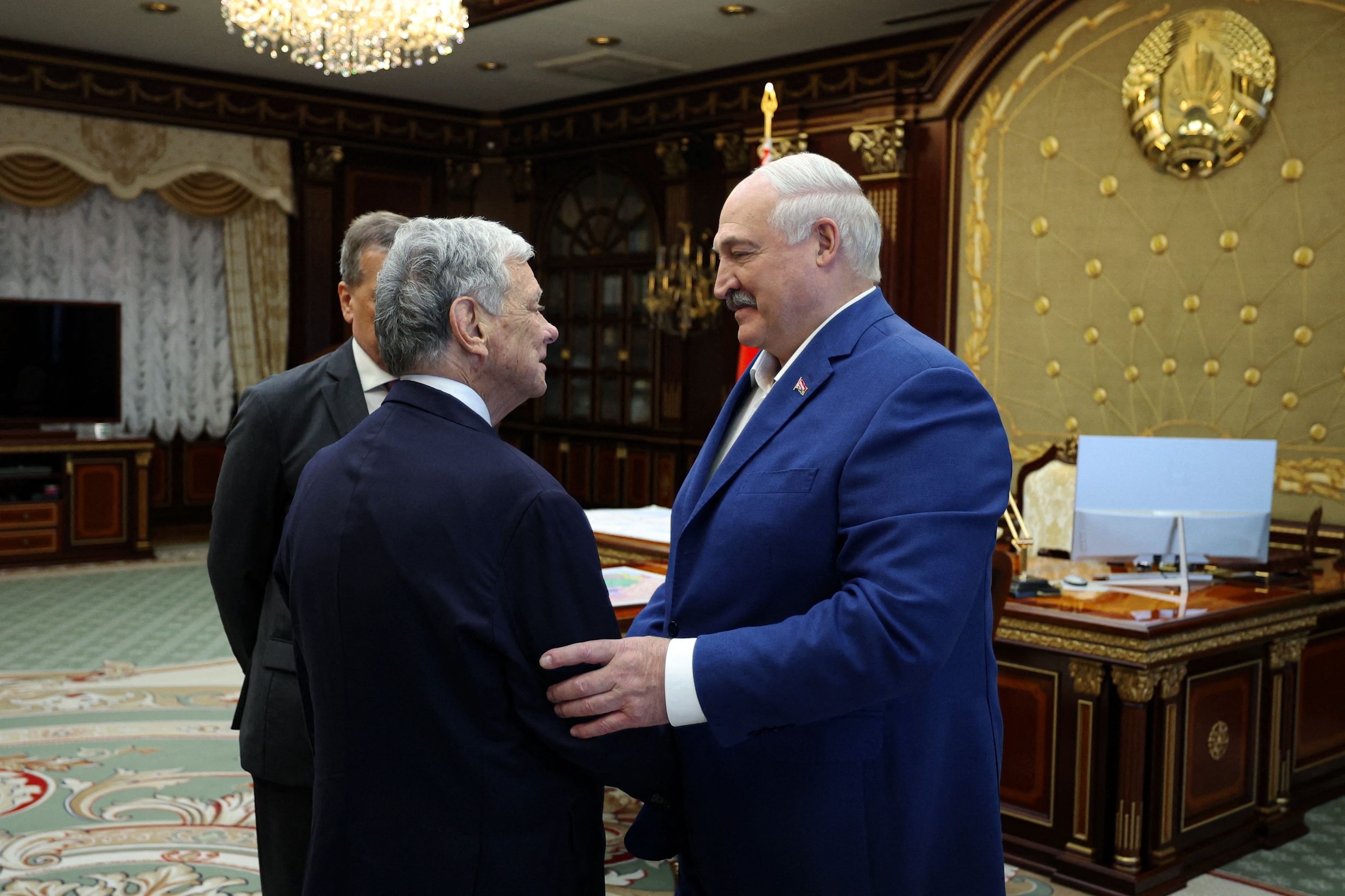 Wit-Rusland laat 52 politieke gevangenen vrij, in ruil voor verlichting ...