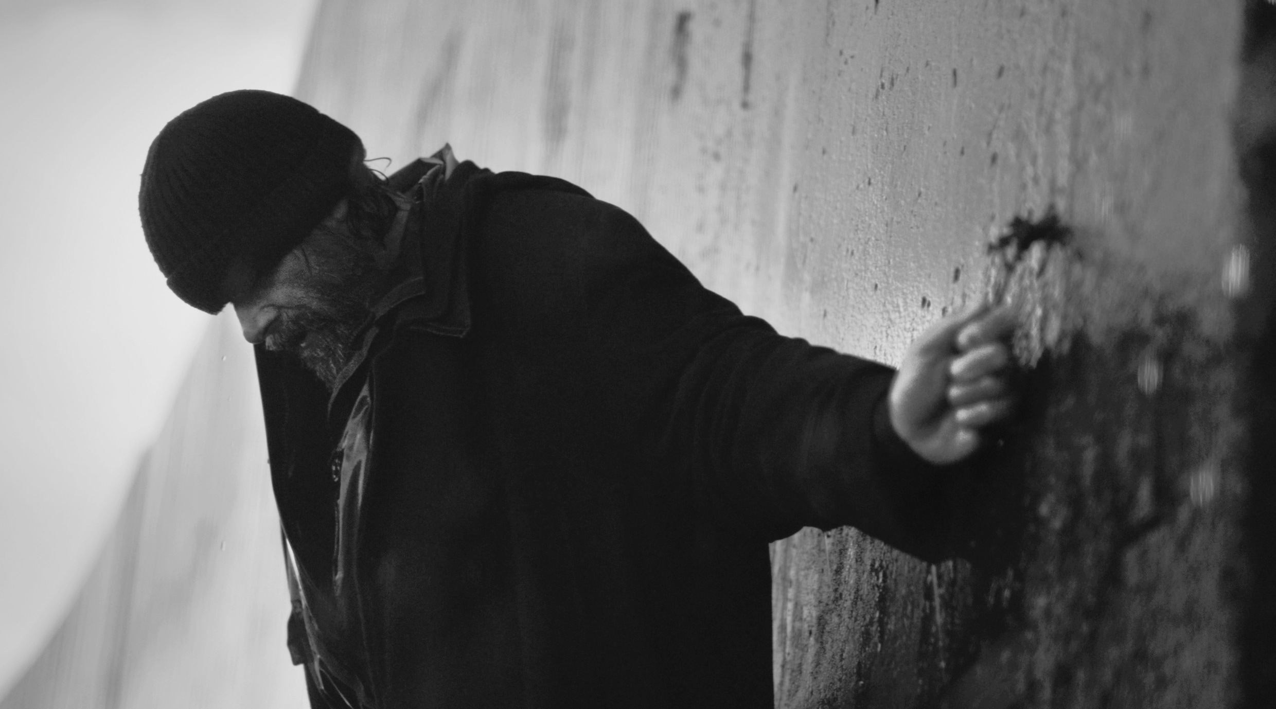 Fotograaf Stephan Vanfleteren leverde zich over aan de woeste zee: ‘Ik ...