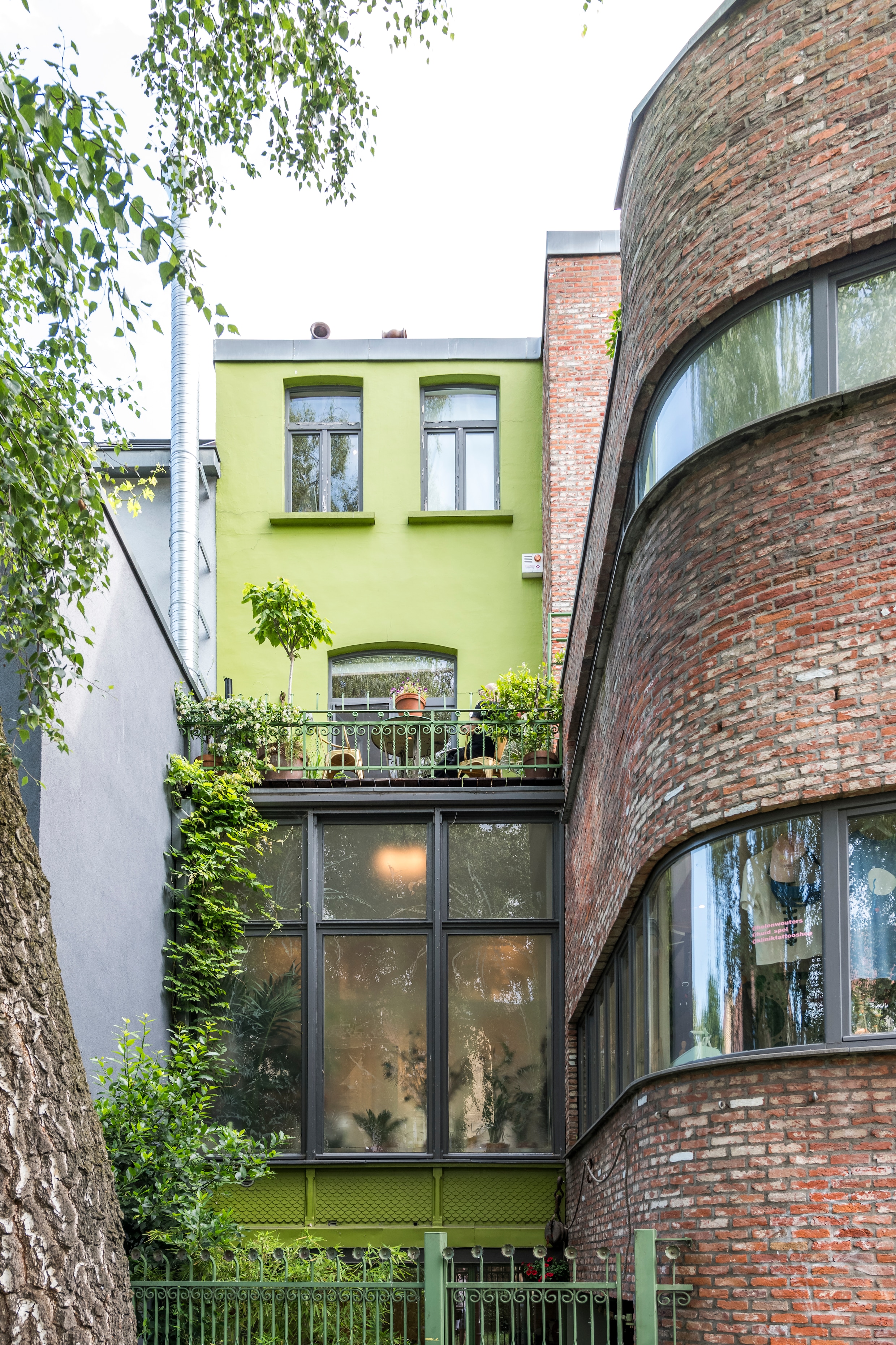 ‘Dit huis heeft iets therapeutisch’: tattooartiest Helen Wouters over ...
