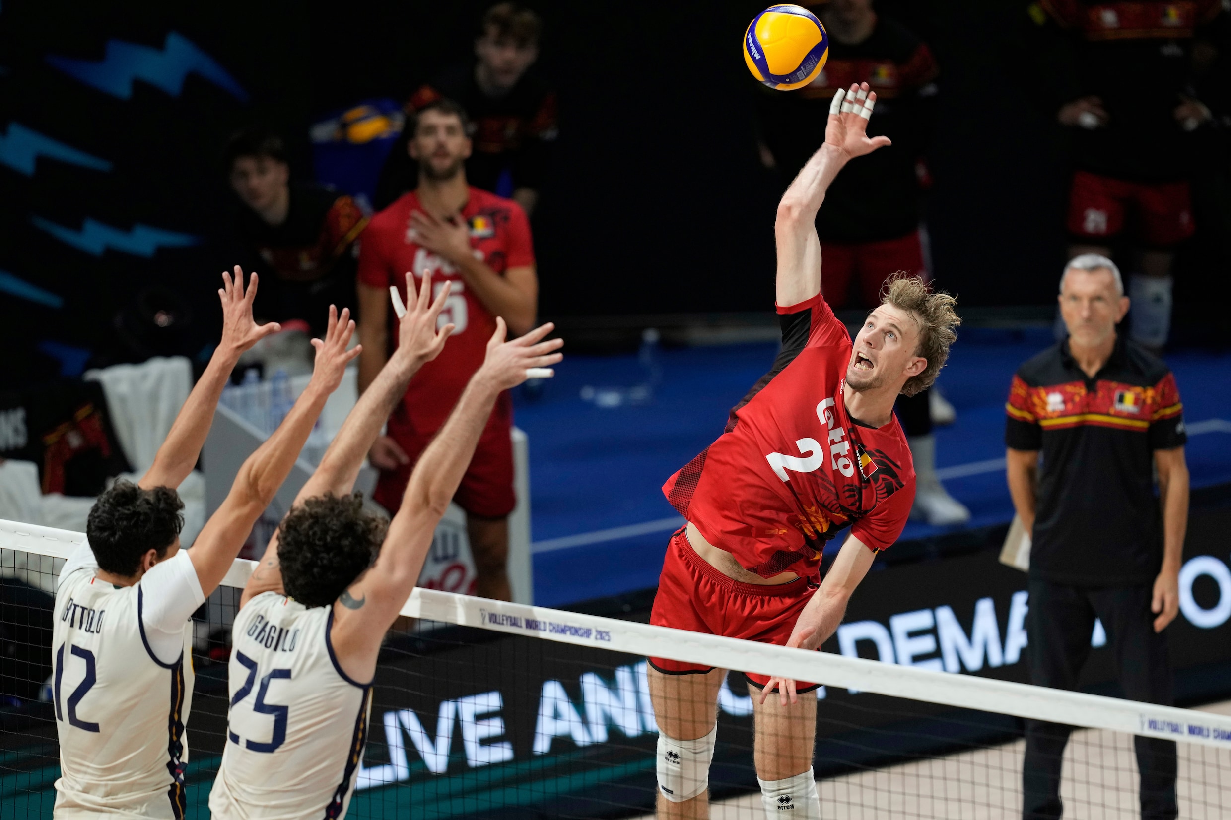 ‘Hij heeft geen plafond’: hoe sloophamer Ferre Reggers indruk maakt als ...